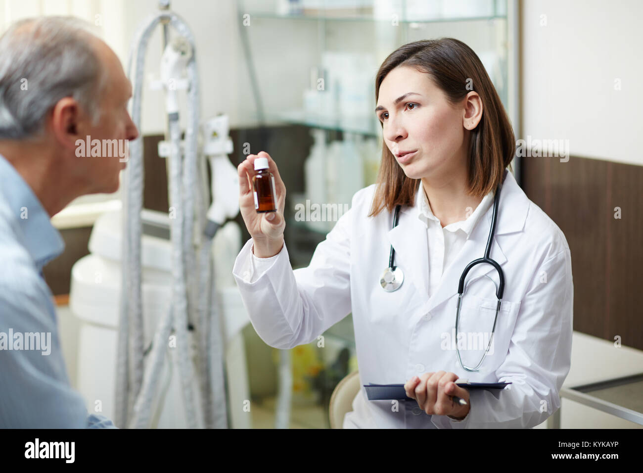 Doctor prescribing medicine woman hi-res stock photography and images ...