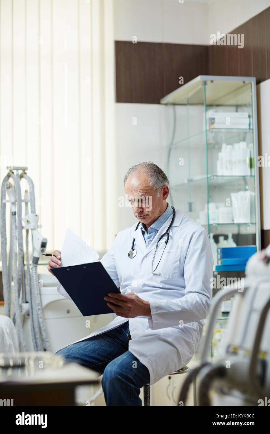 Medical papers hi-res stock photography and images - Alamy