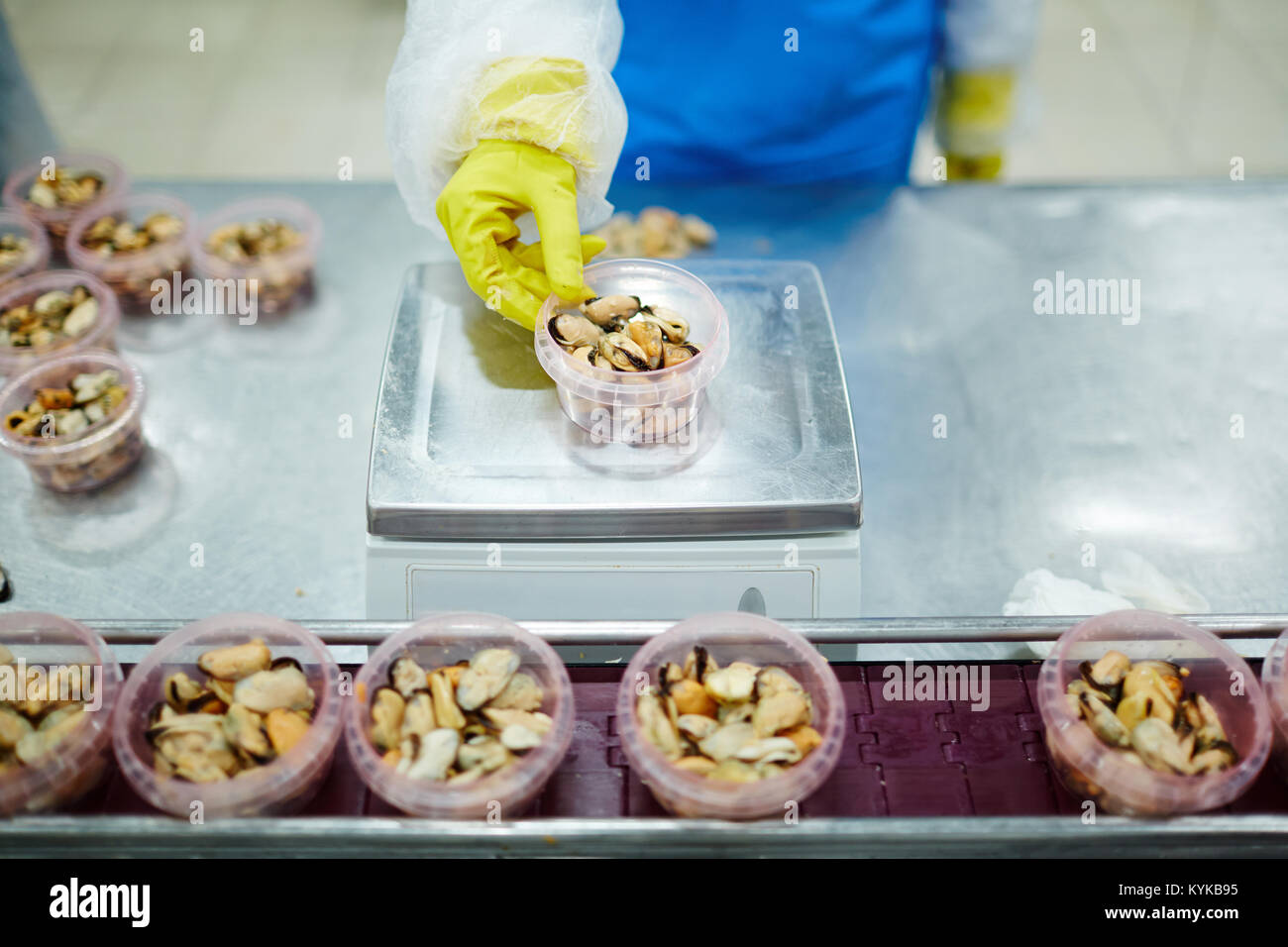 Mussels clam preparation hi-res stock photography and images - Alamy