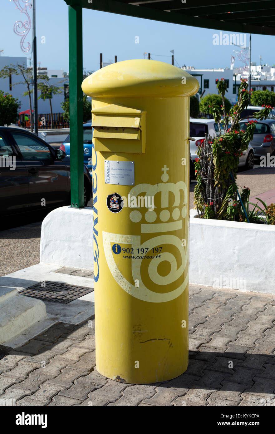 Yellow spanish post box hi-res stock photography and images - Alamy