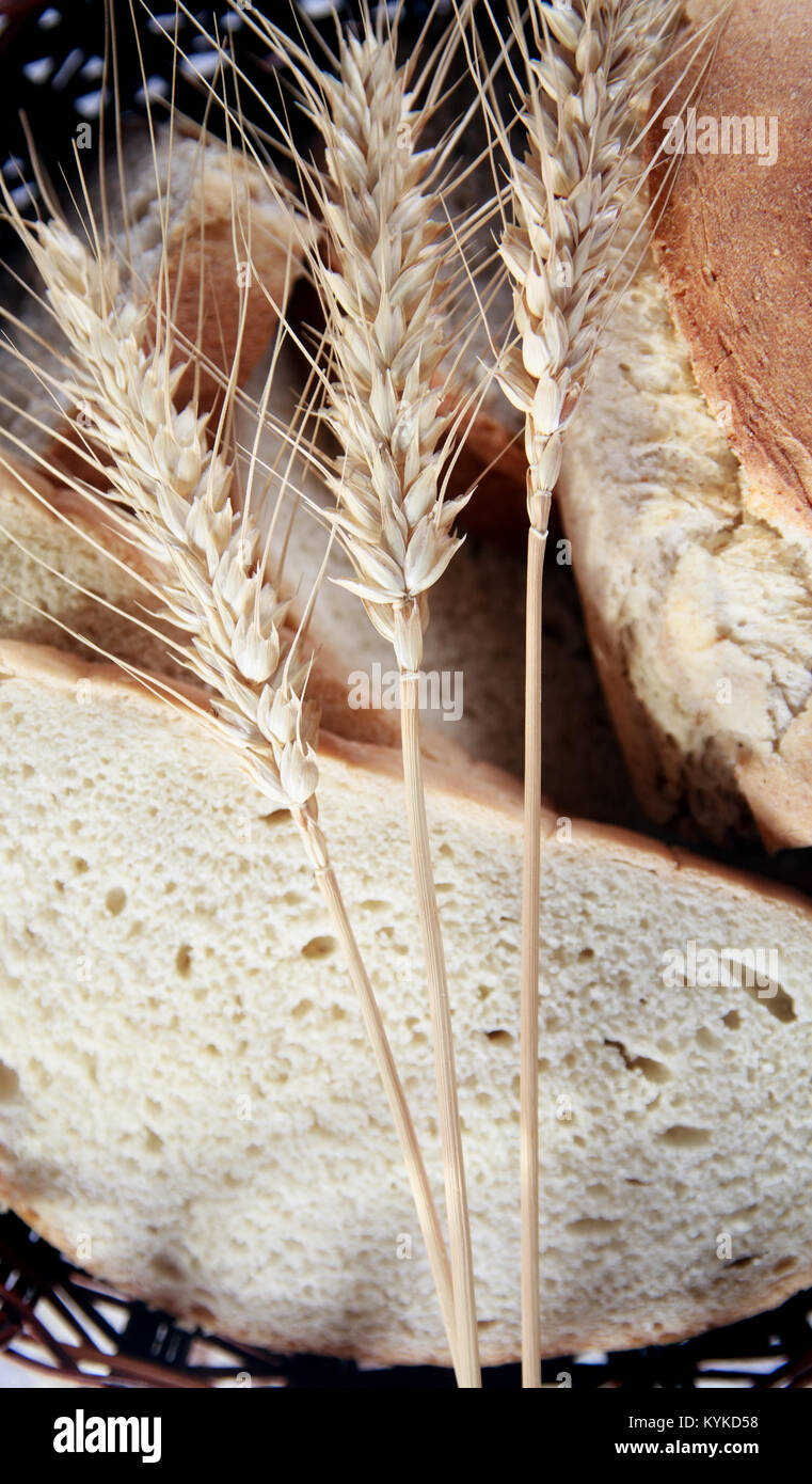bread and several wheat class food background Stock Photo - Alamy