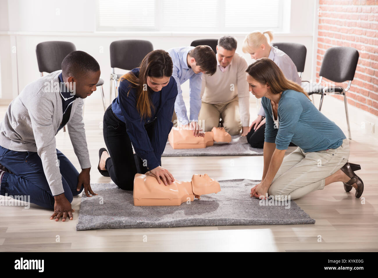 Chest compression hi-res stock photography and images - Alamy