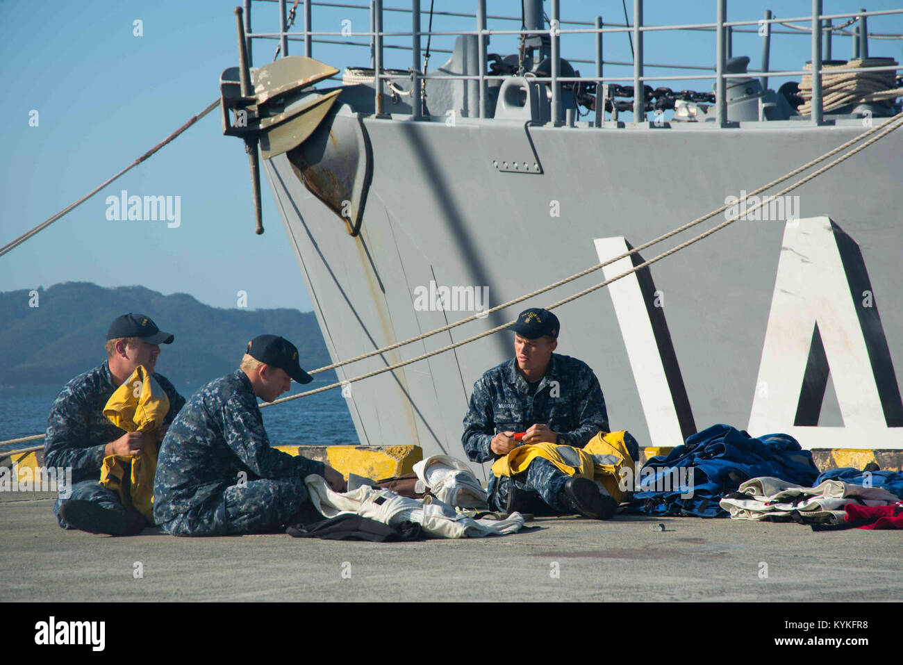 CHINHAE, Republic of Korea (Oct. 23, 2017) Sailors assigned to the ...