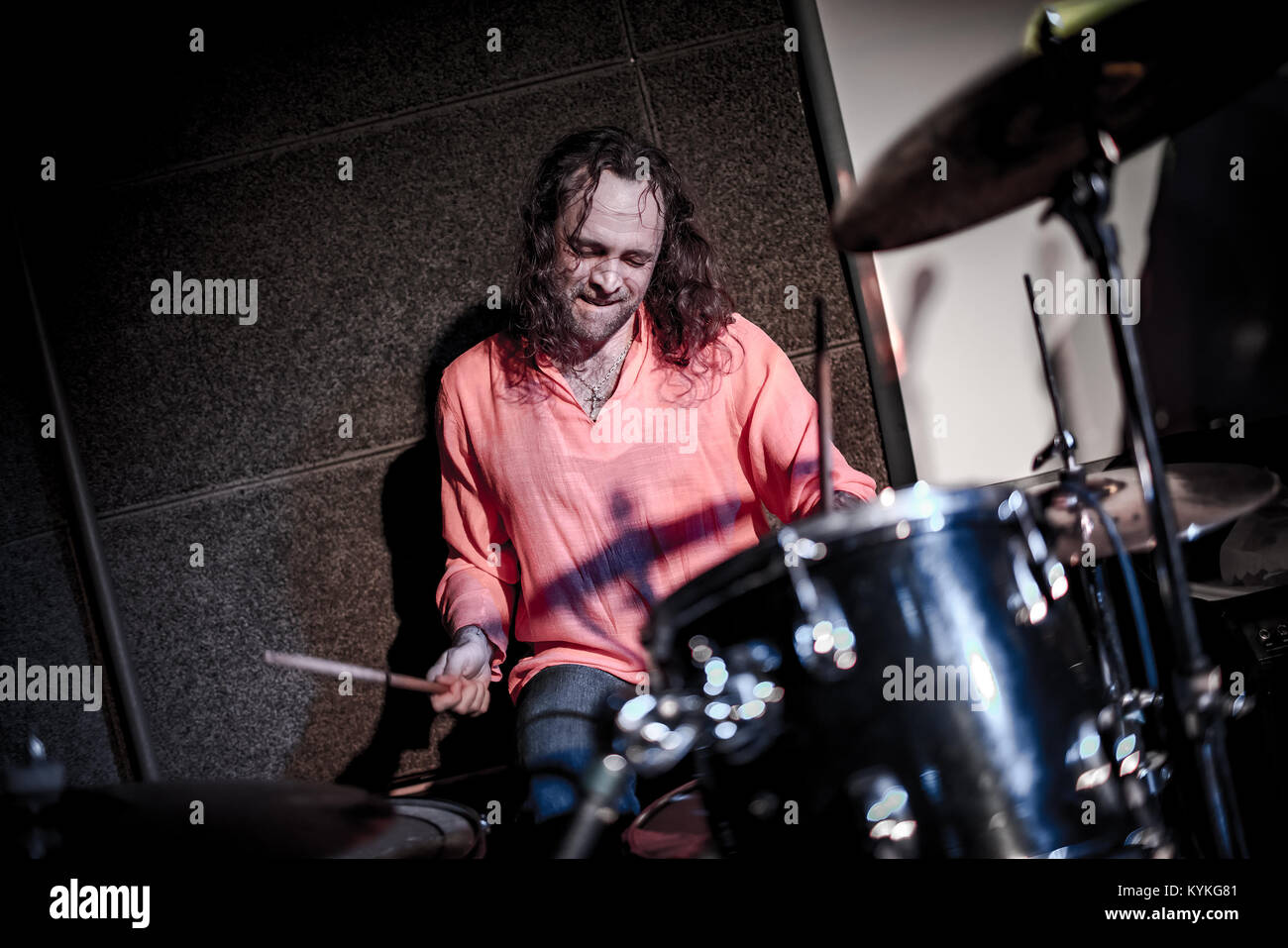 Red drums on stage hi-res stock photography and images - Alamy