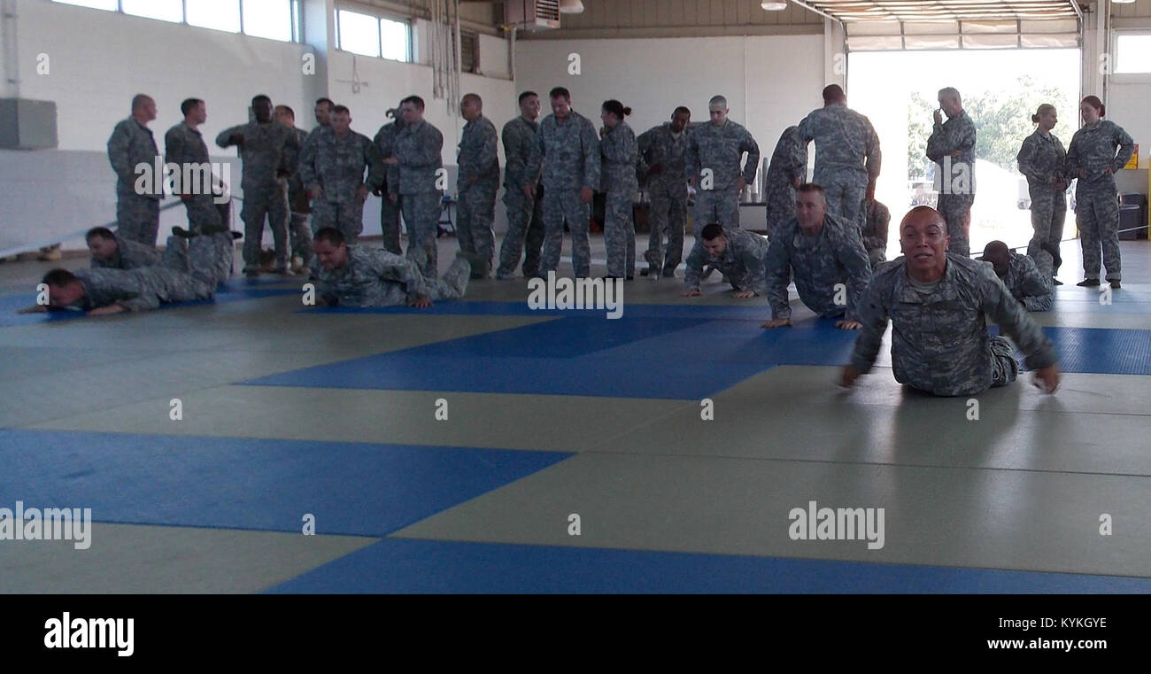 Modern army combatives hi-res stock photography and images - Alamy
