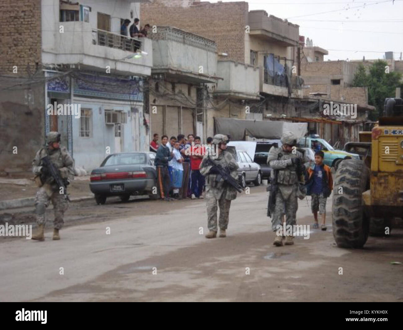 US Army National Guard urban patrol Stock Photo - Alamy
