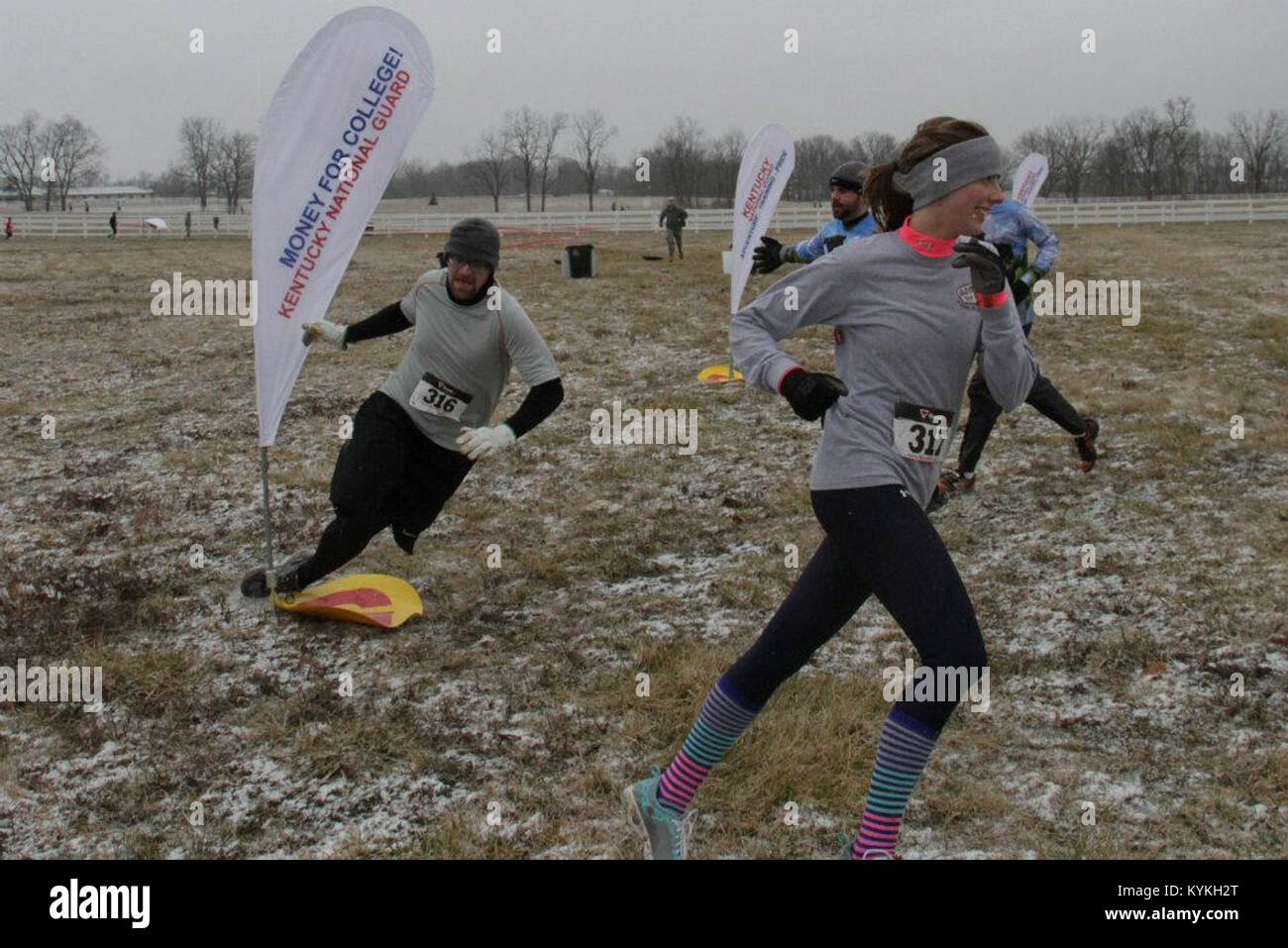 Kentucky National Guard assault course training Stock Photo - Alamy