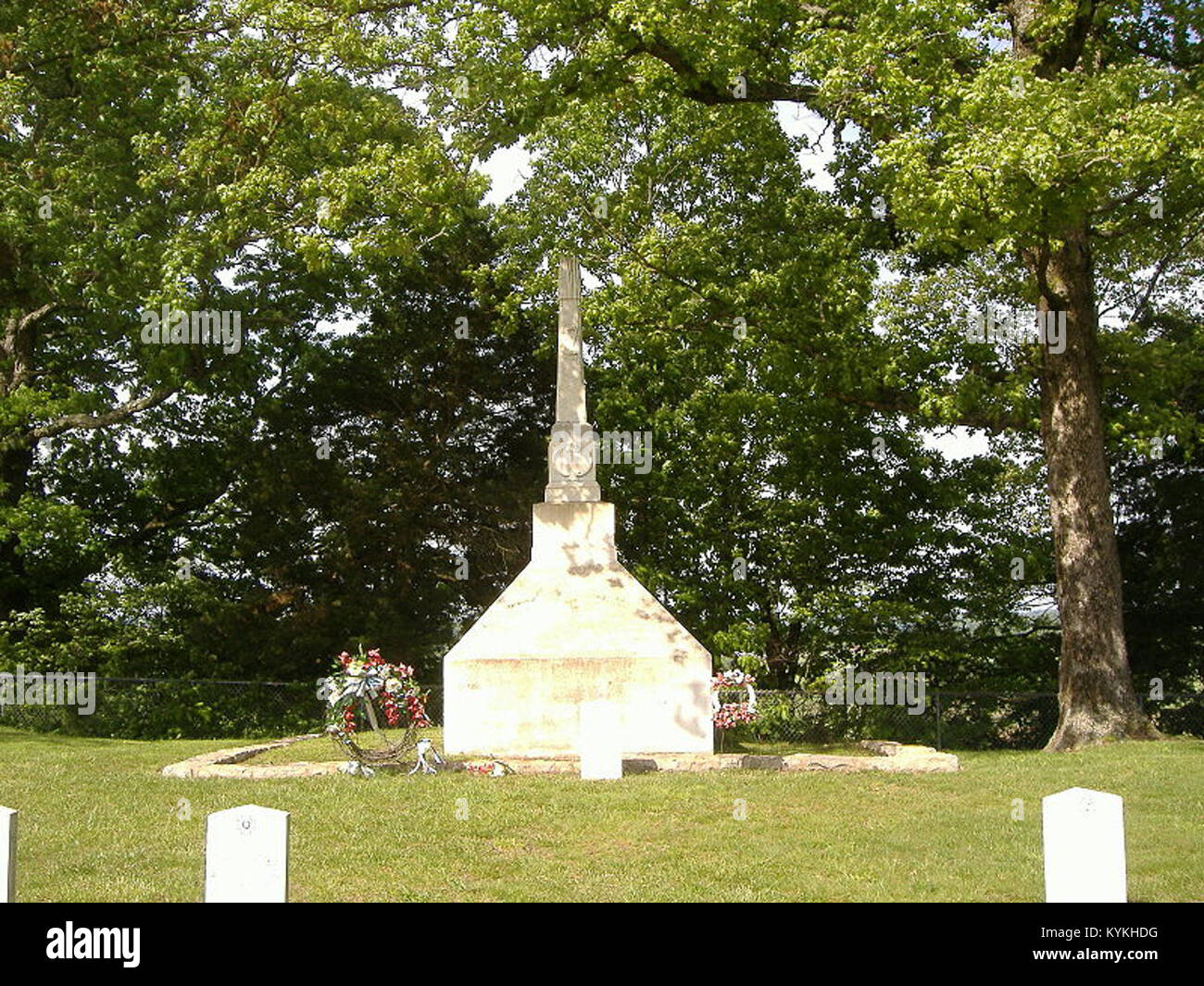 US military personnel gravestones and remembrance memorial to fallen ...