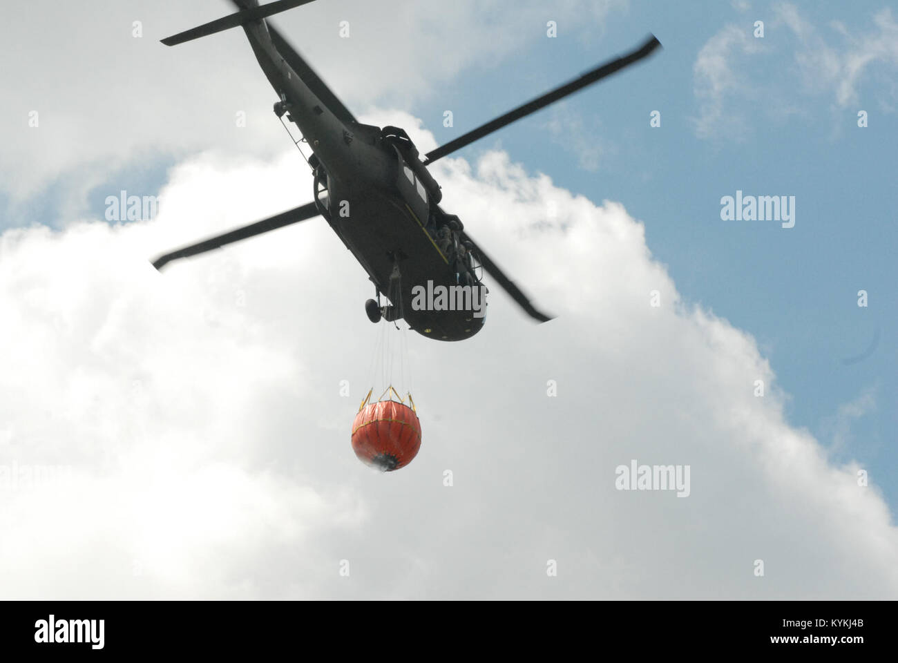Soldiers of the Kentucky National Guard's 63rd Theater Aviation Brigade ...