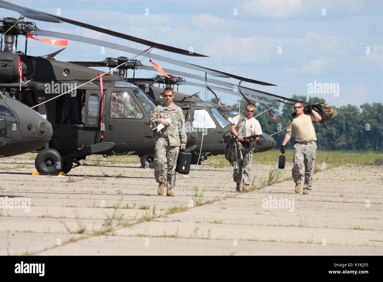 Members of B Co 2nd Battalion 147th Aviation participate in Exercise ...