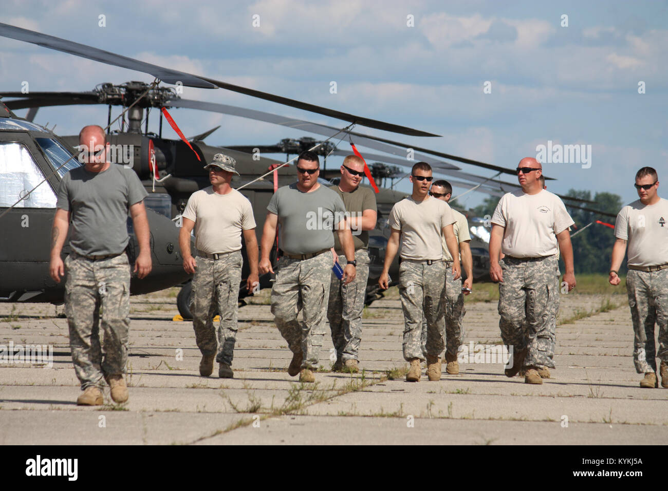 Members of B Co 2nd Battalion 147th Aviation participate in Exercise ...