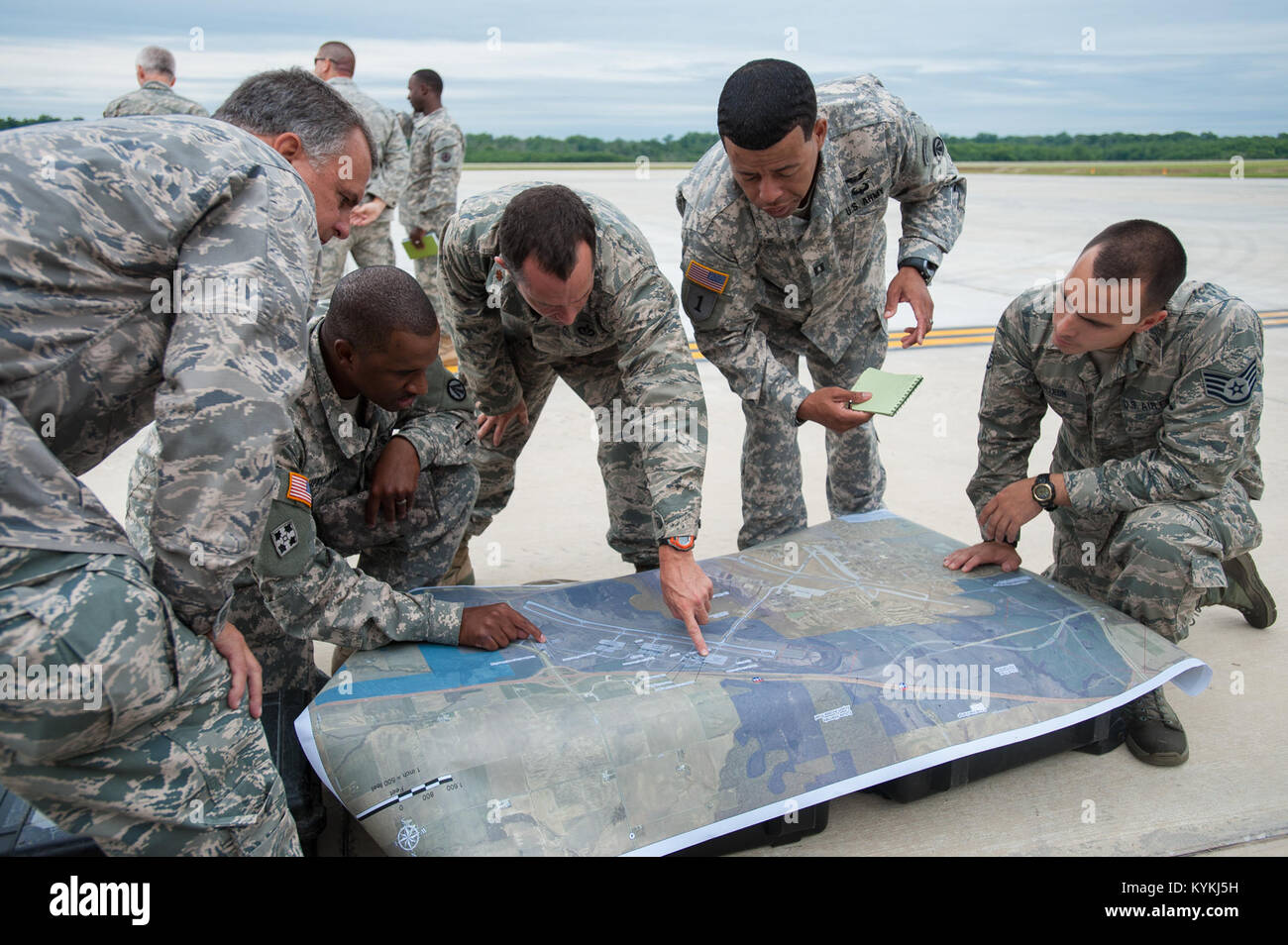 Airmen from the Kentucky Air National Guard’s 123rd Contingency ...