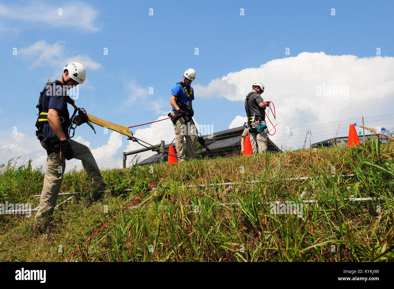 Soldiers and Airmen of the 41st Civil Support Team train on technical ...