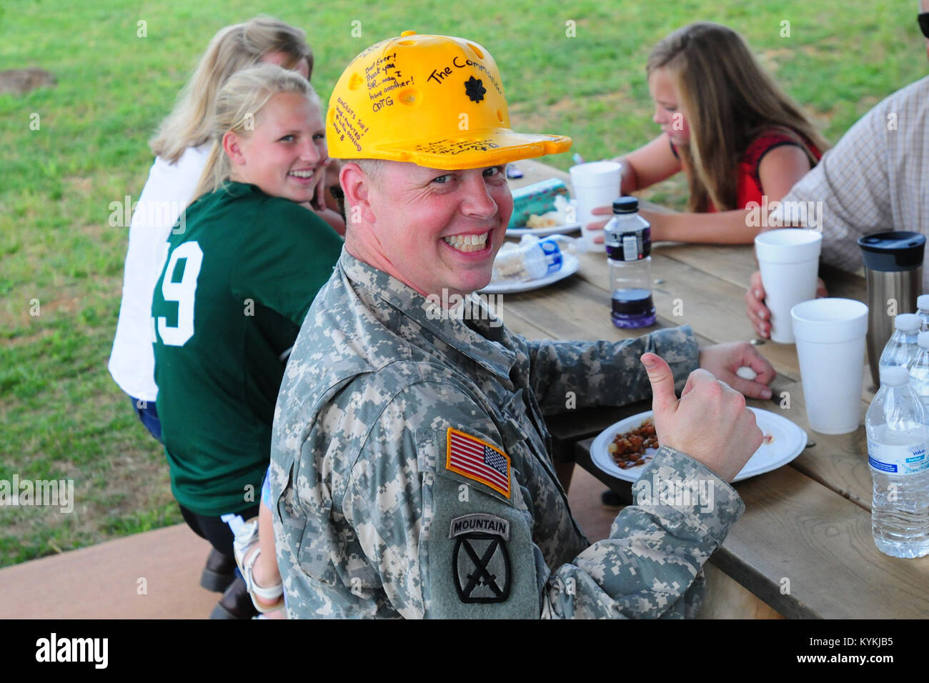 Army pinning ceremony hi-res stock photography and images - Alamy