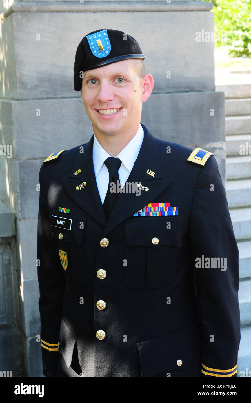 The Kentucky National Guard commissioned 17 new second lieutenants ...