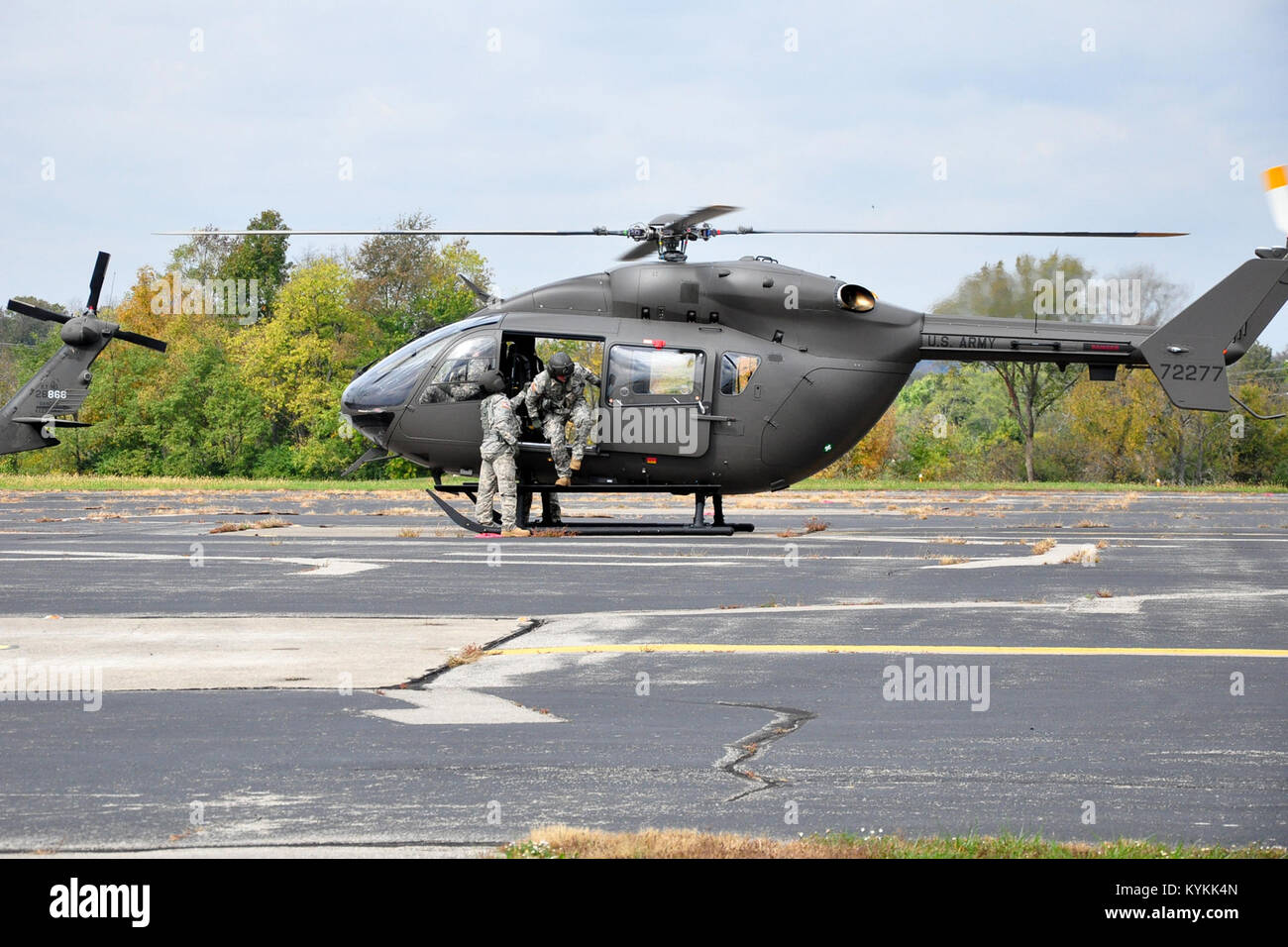 Single main rotor helicopter hi-res stock photography and images - Alamy