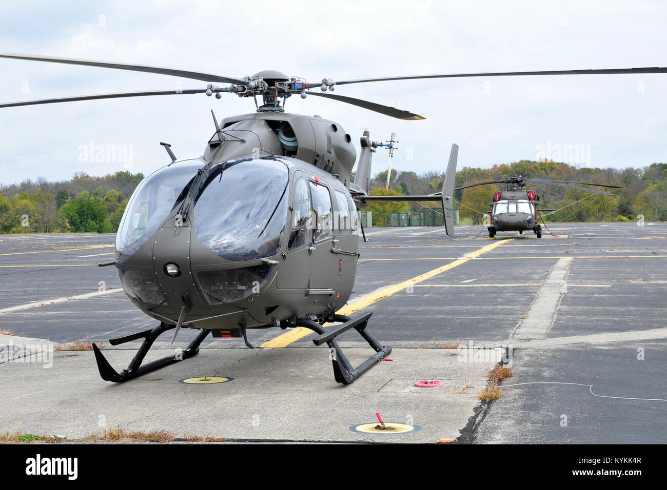 Single main rotor helicopter hi-res stock photography and images - Alamy