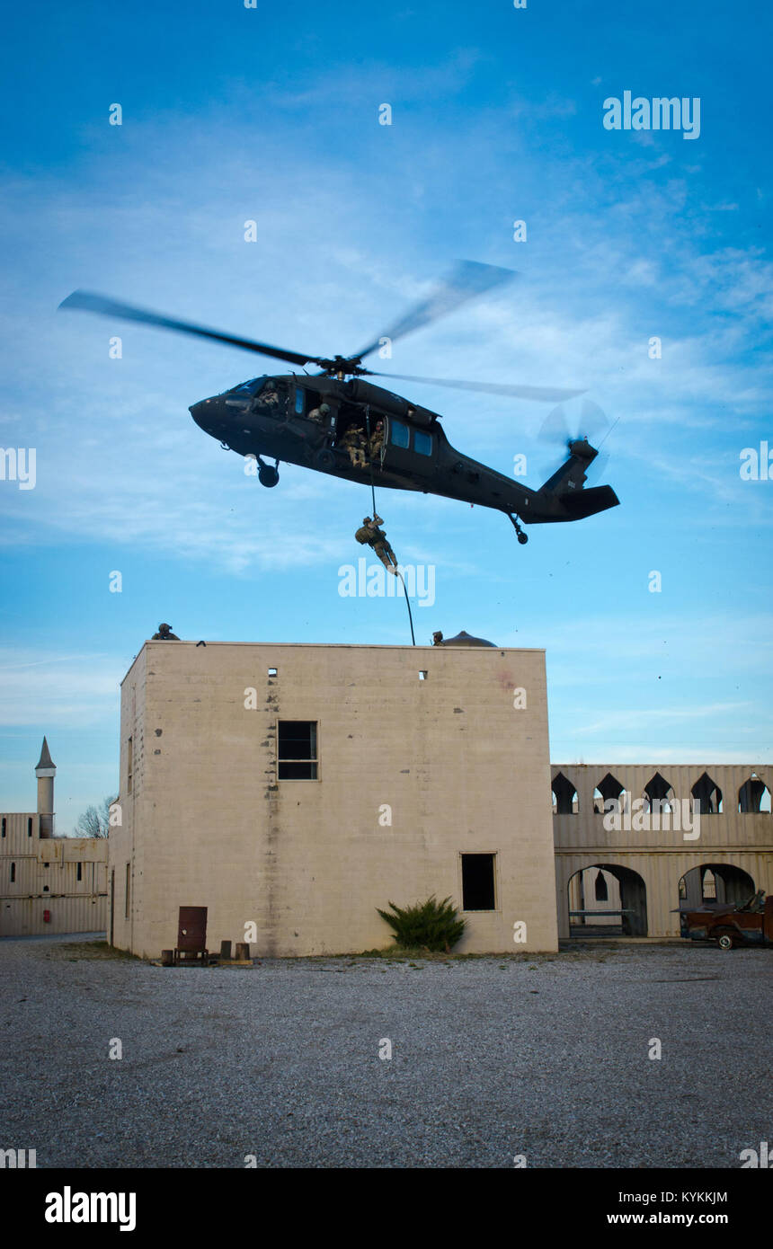 Members of the Kentucky Air National Guard’s 123rd Special Tactics ...