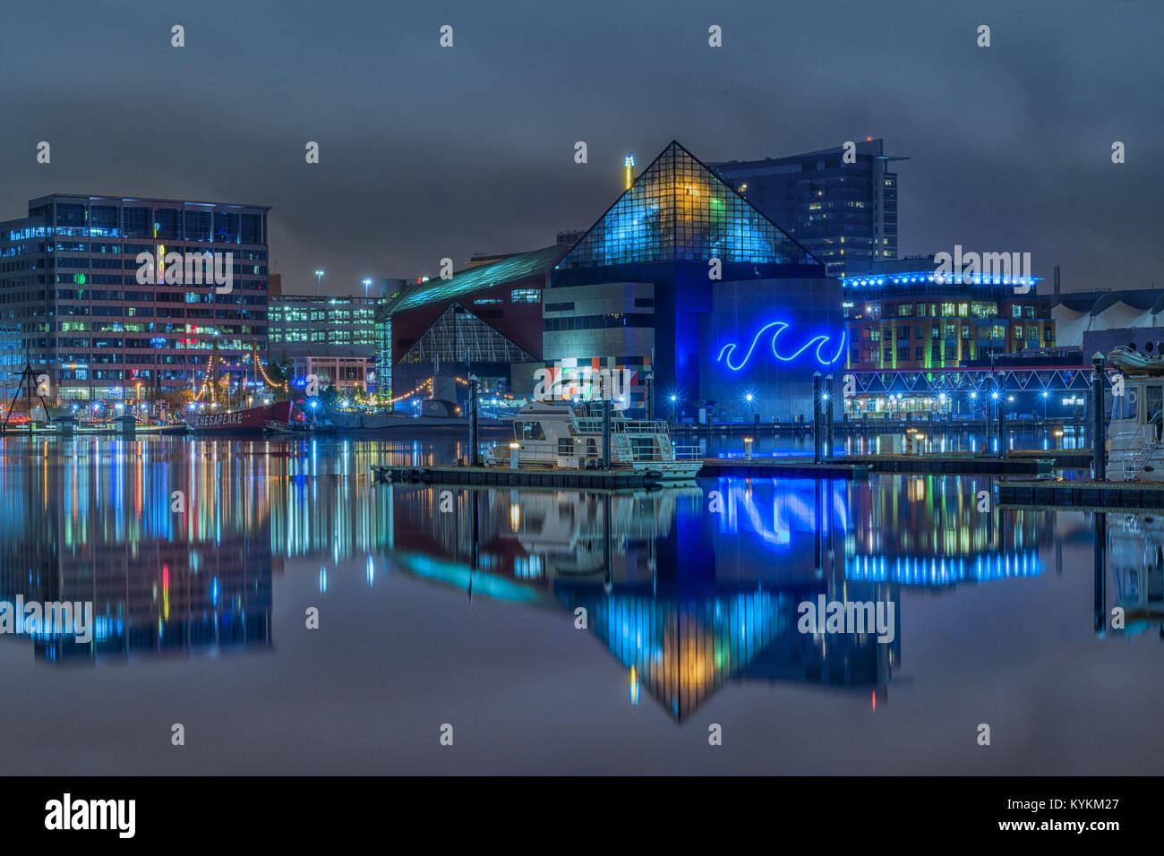 National Aquarium in Baltimore reflected in water. Baltimore Inner ...