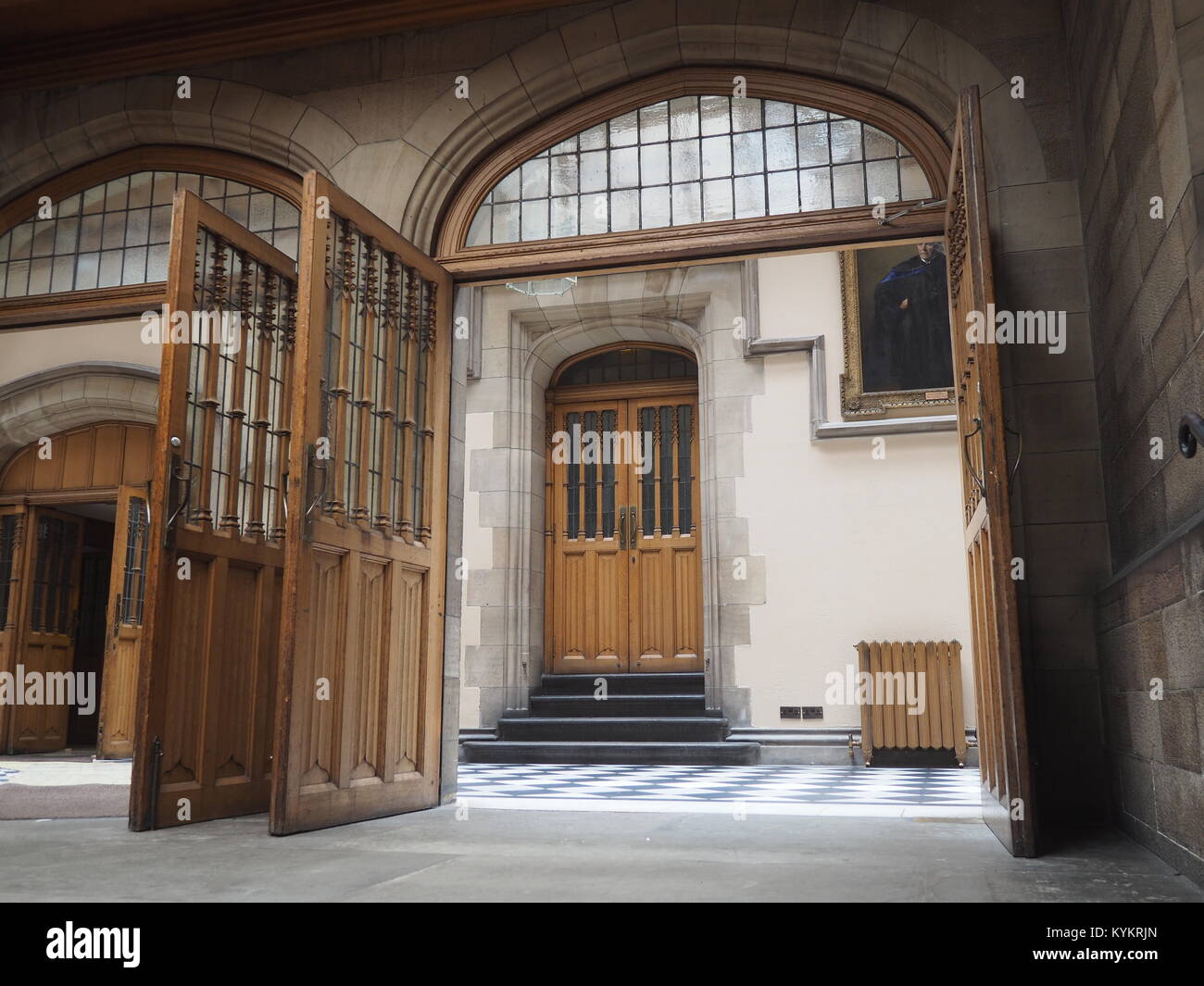 Open doors welcome hi-res stock photography and images - Alamy