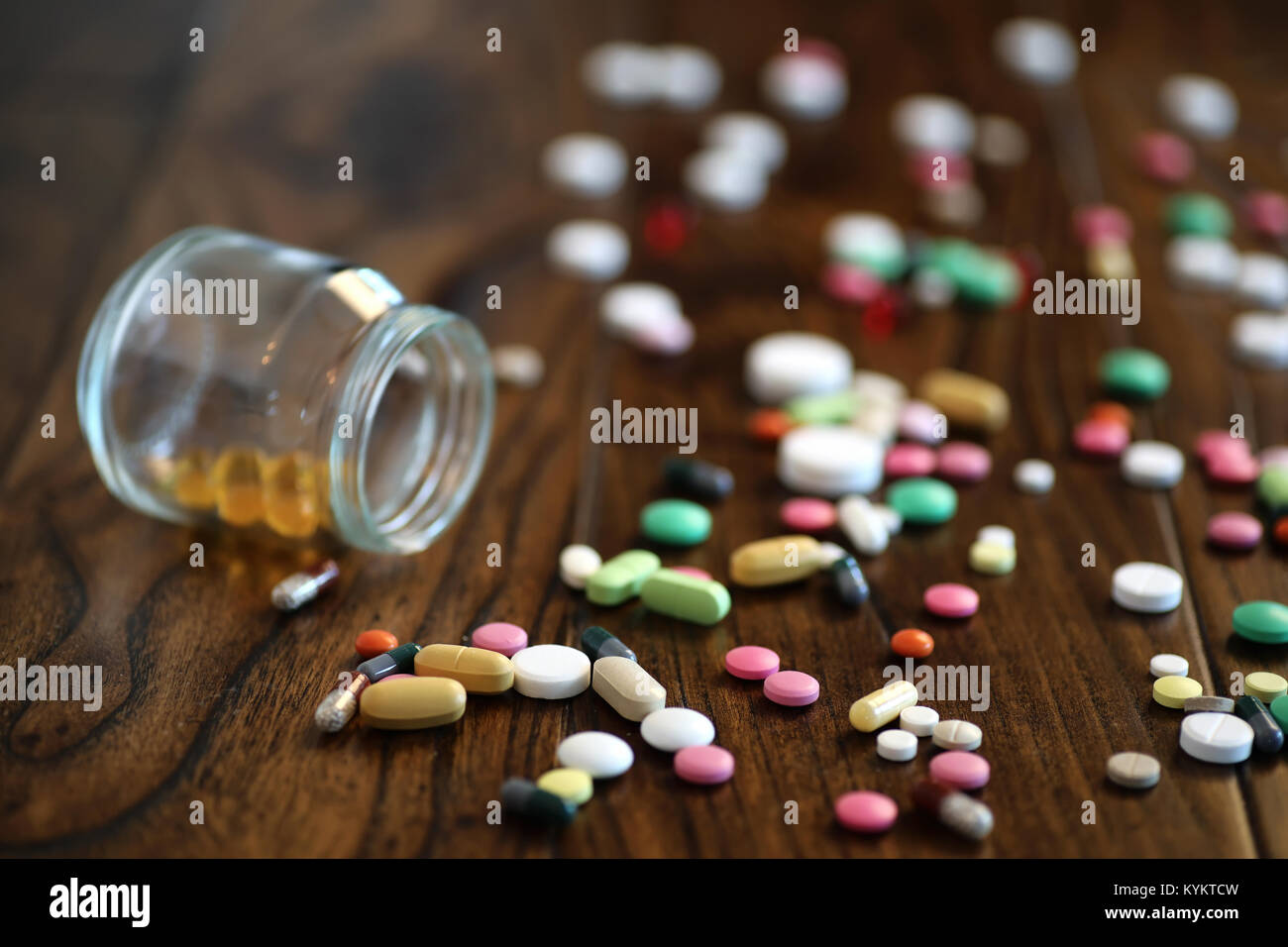 Different pill shapes and sizes hi-res stock photography and images - Alamy