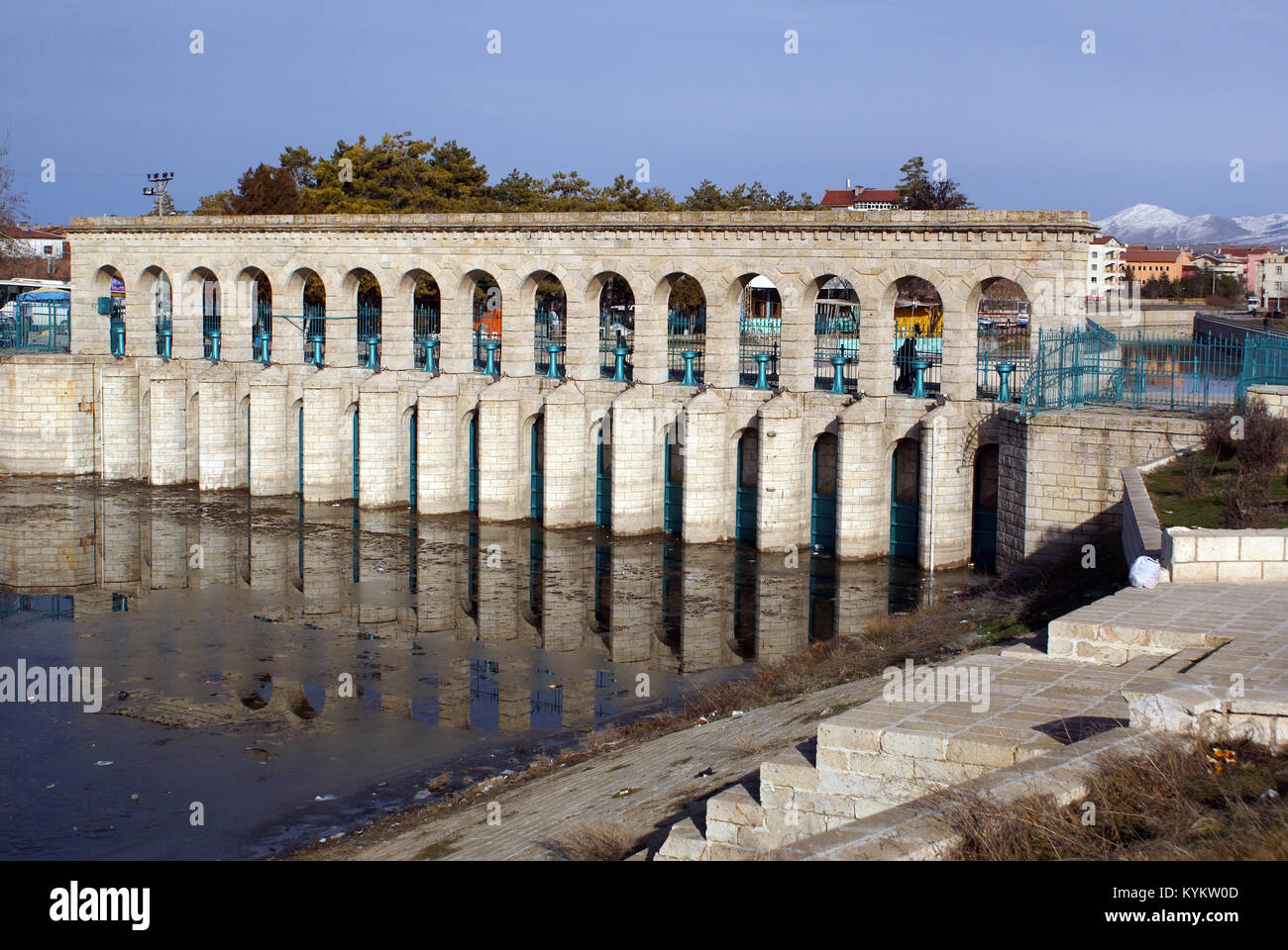 Tash kopru stone bridge in Beyshehir, Turkey Stock Photo - Alamy
