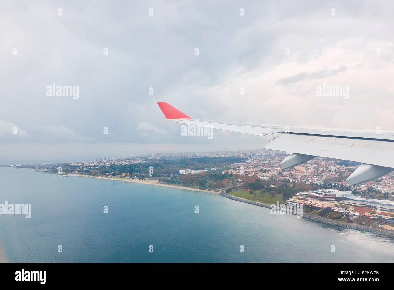 View ground through window airplane hi-res stock photography and images ...