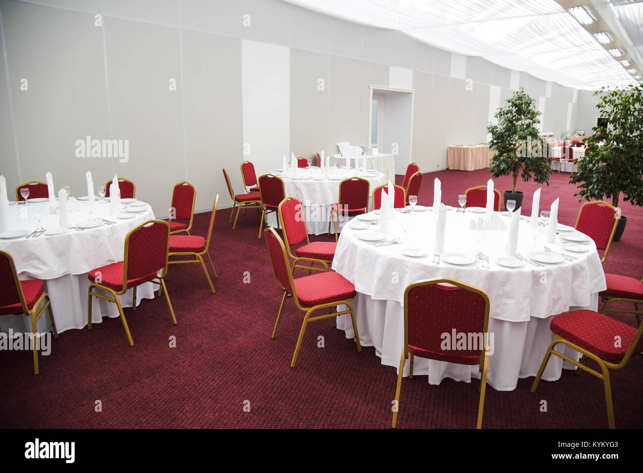 Tables set formal party hi-res stock photography and images - Alamy