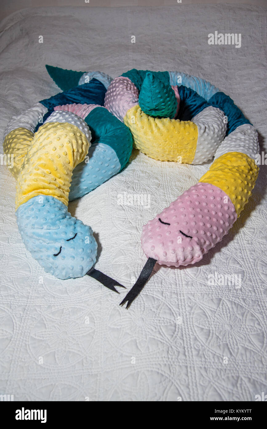 Two snakes together hi-res stock photography and images - Alamy