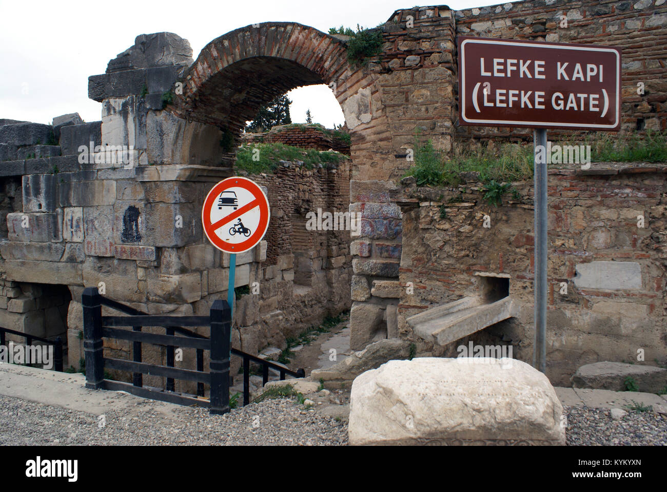 Entrance of Lefke gate in Iznik, Turkey Stock Photo - Alamy