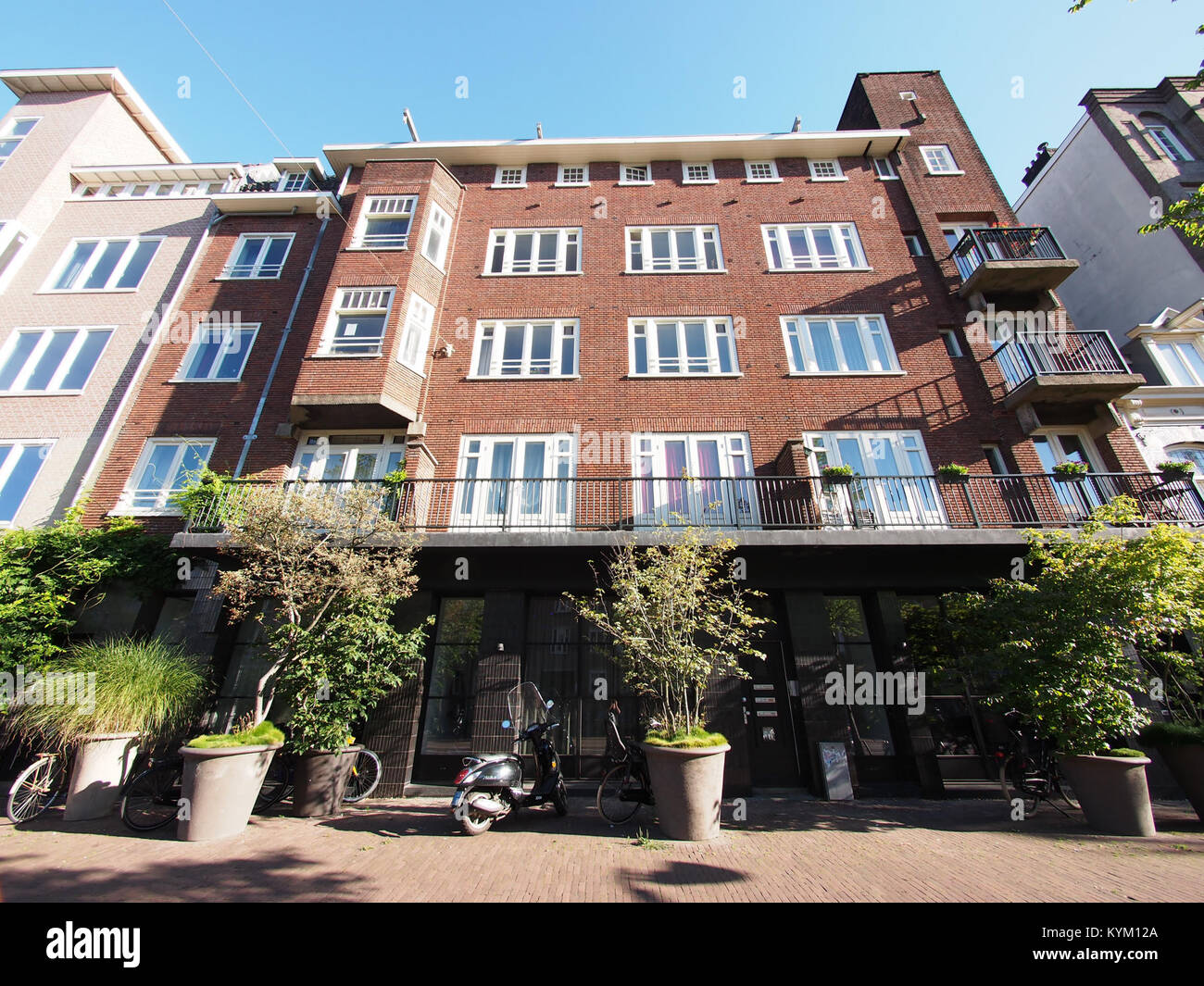 A photograph of Overtoom 192, showcasing the architectural features and ...