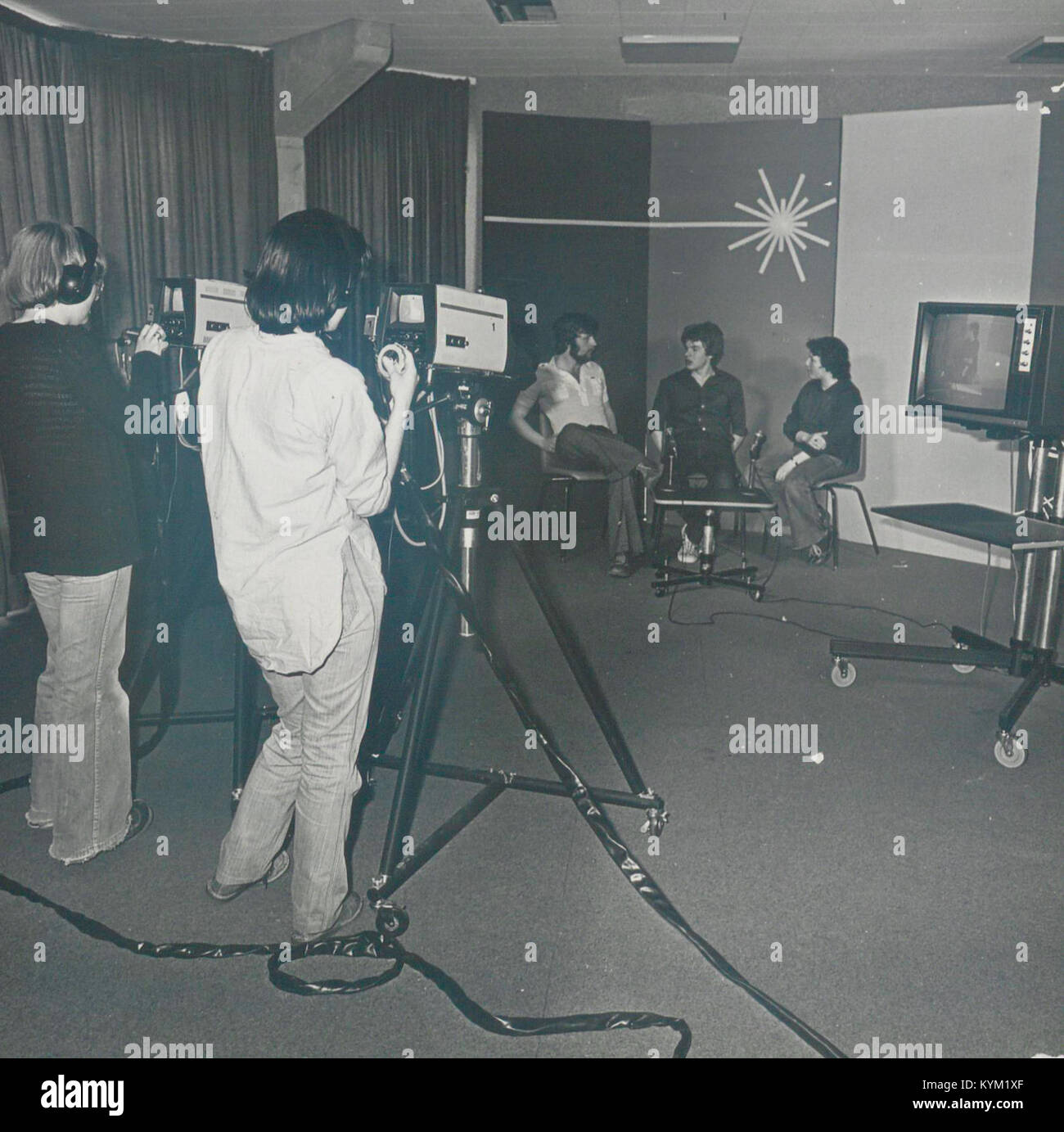 Filming lecturesevents at NIHE (1) 10922334906 o Stock Photo - Alamy