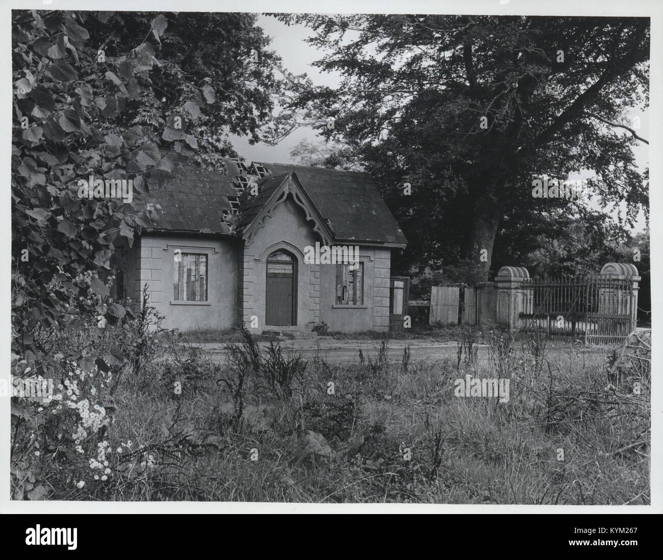 Gate lodge hi-res stock photography and images - Alamy