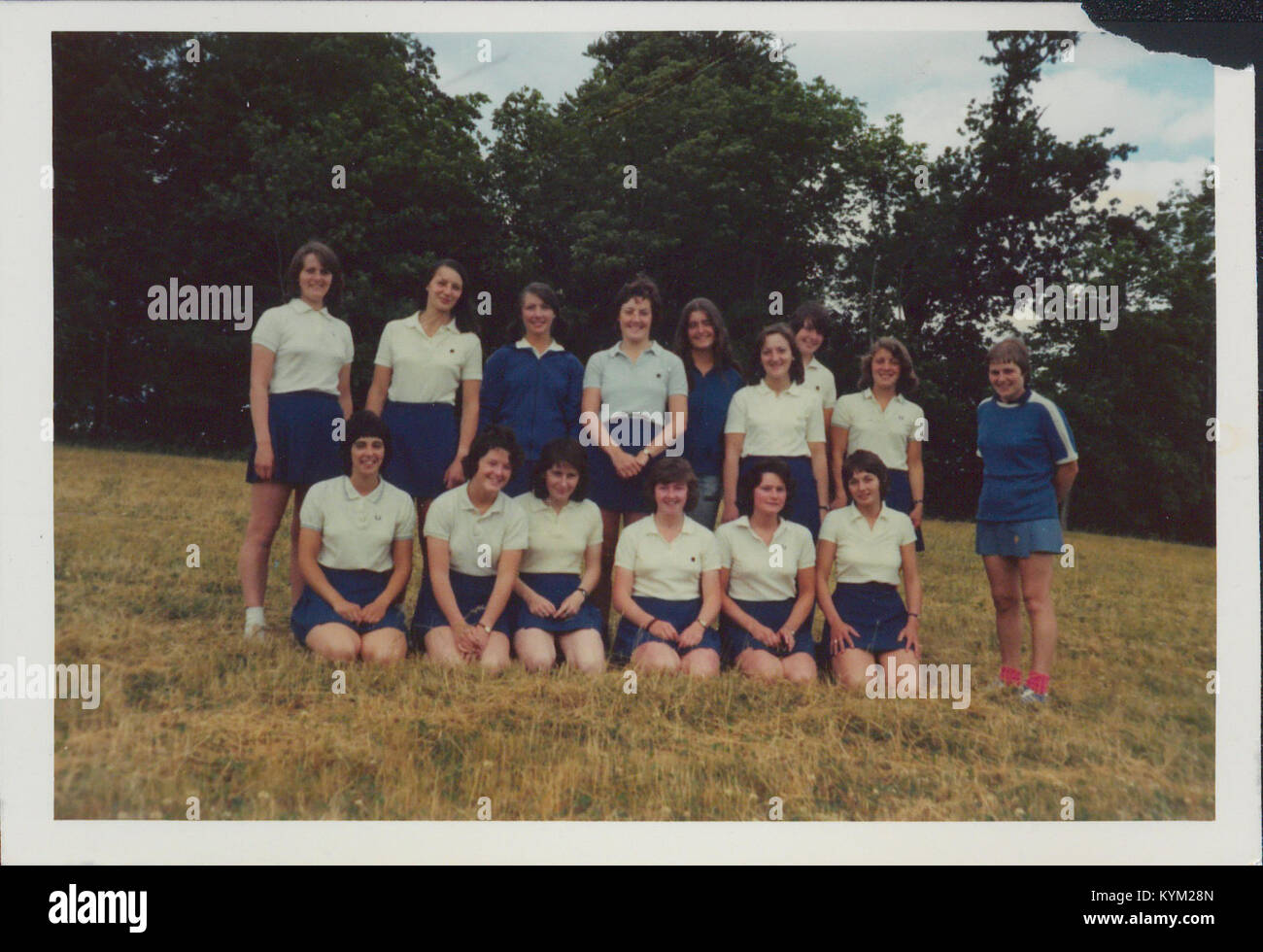 Netball team portrait hi-res stock photography and images - Alamy