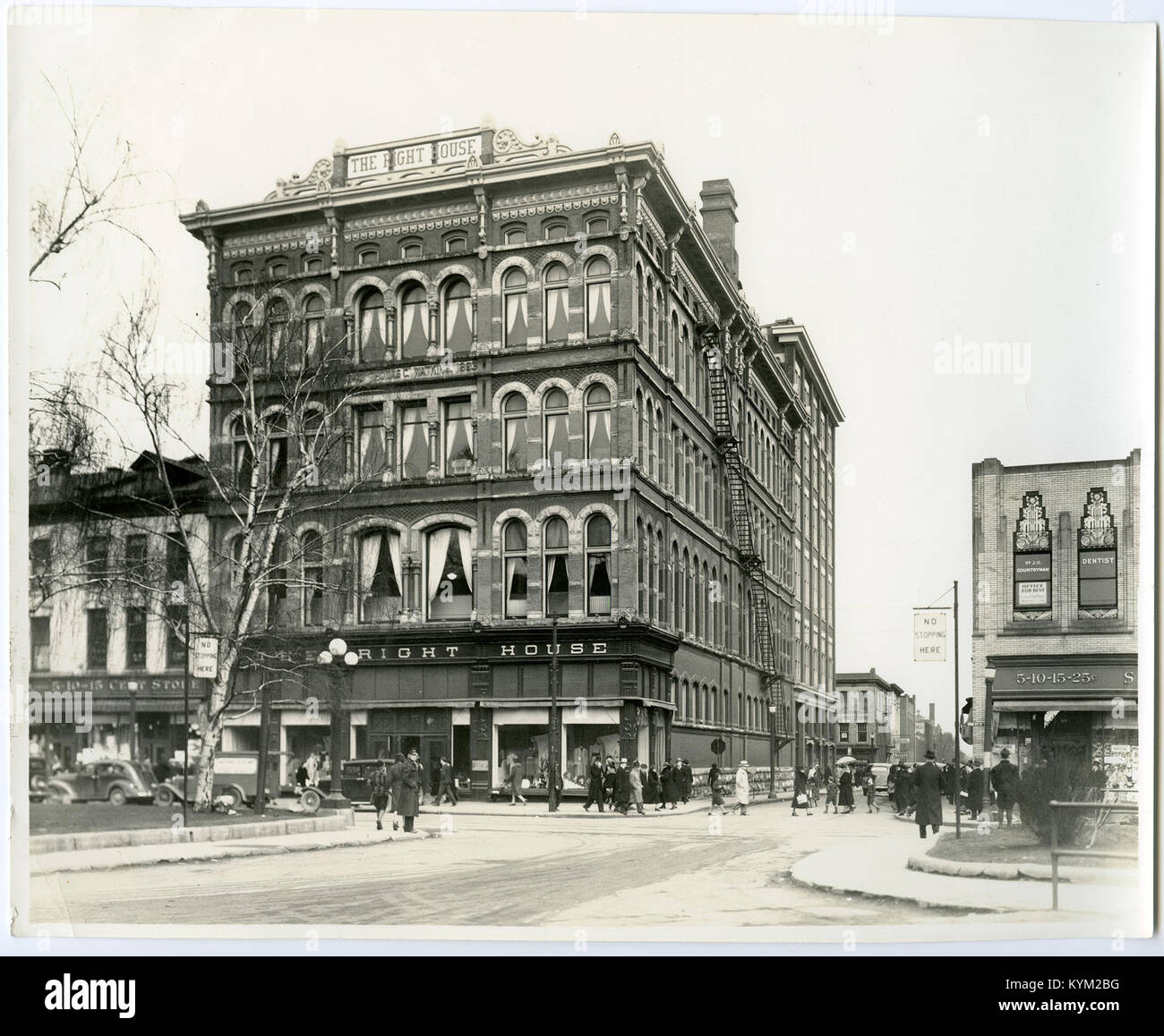 Right house hi-res stock photography and images - Alamy