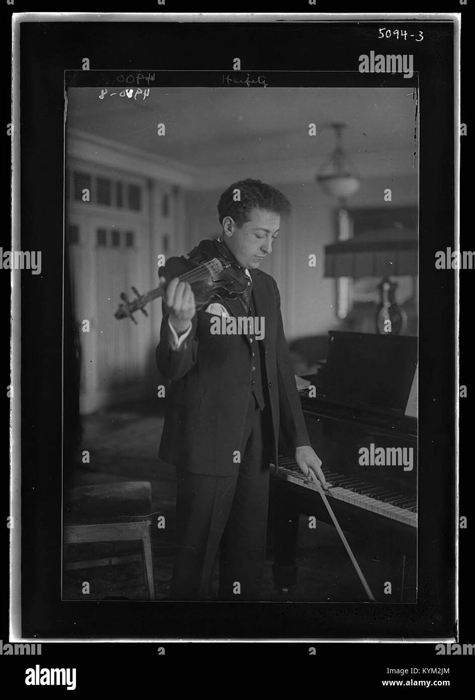 Heifetz (LOC) 34967773423 o Stock Photo - Alamy