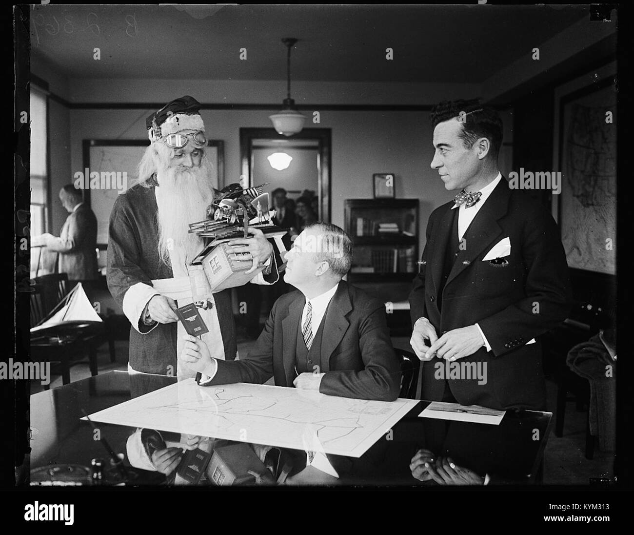 Image christmas gifts santa Black and White Stock Photos & Images - Alamy