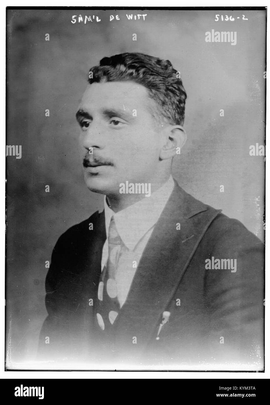 Featuring several figures hi-res stock photography and images - Alamy