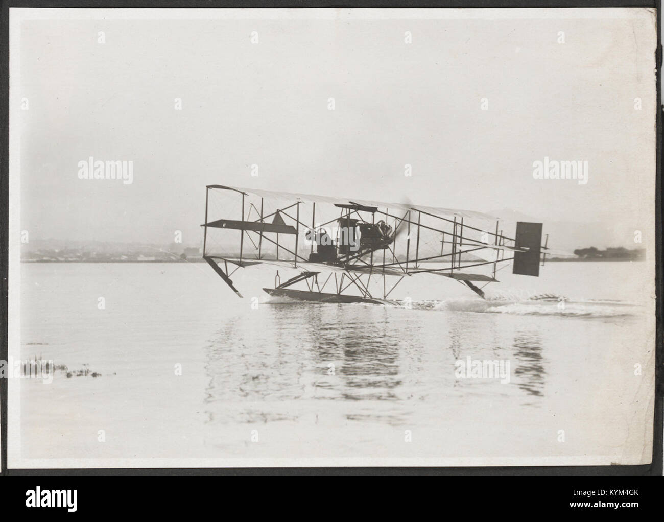 A Curtiss floatplane piloted by Glenn Curtiss, an early aviation ...