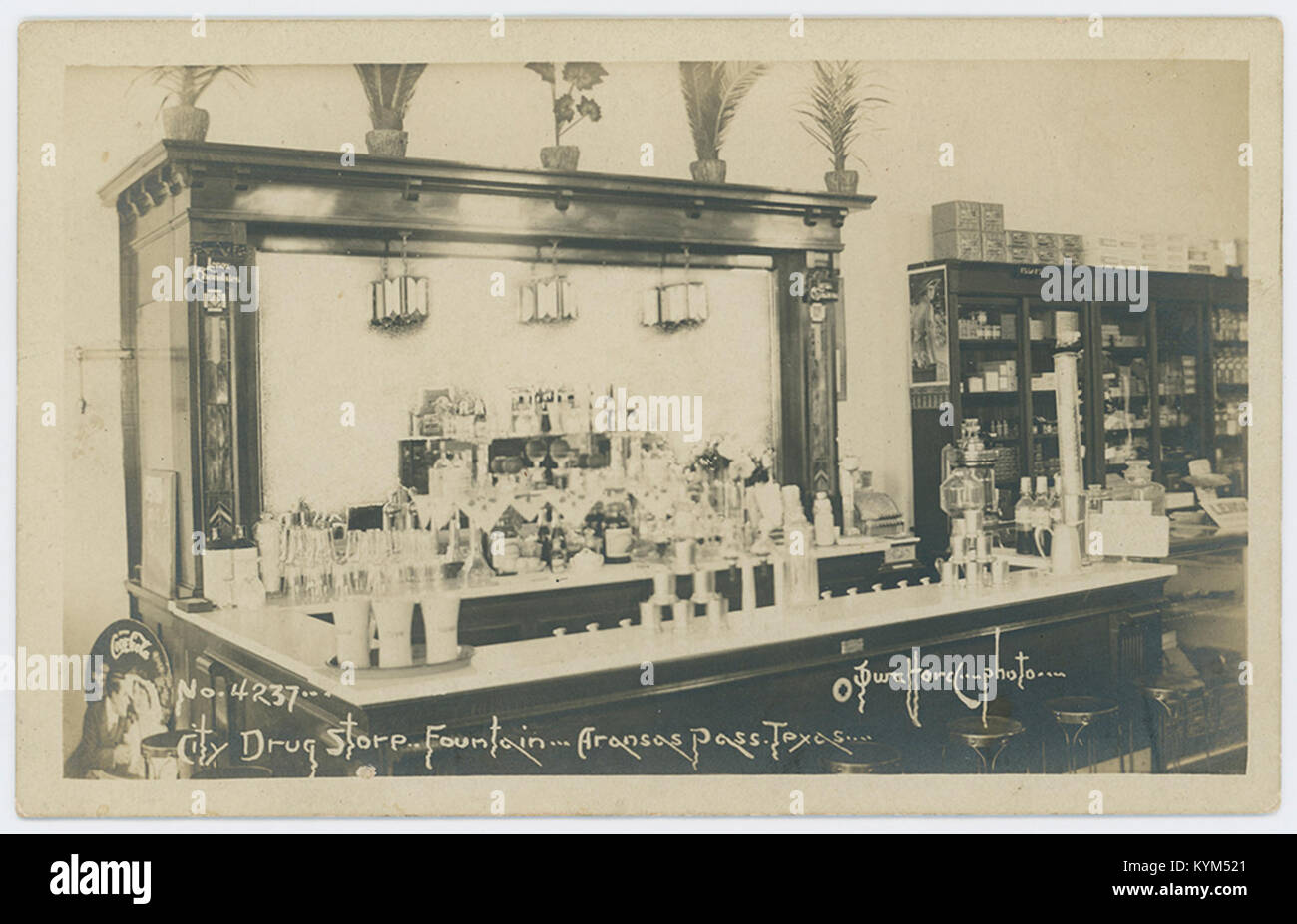 Vintage drug store soda fountain hi-res stock photography and images ...
