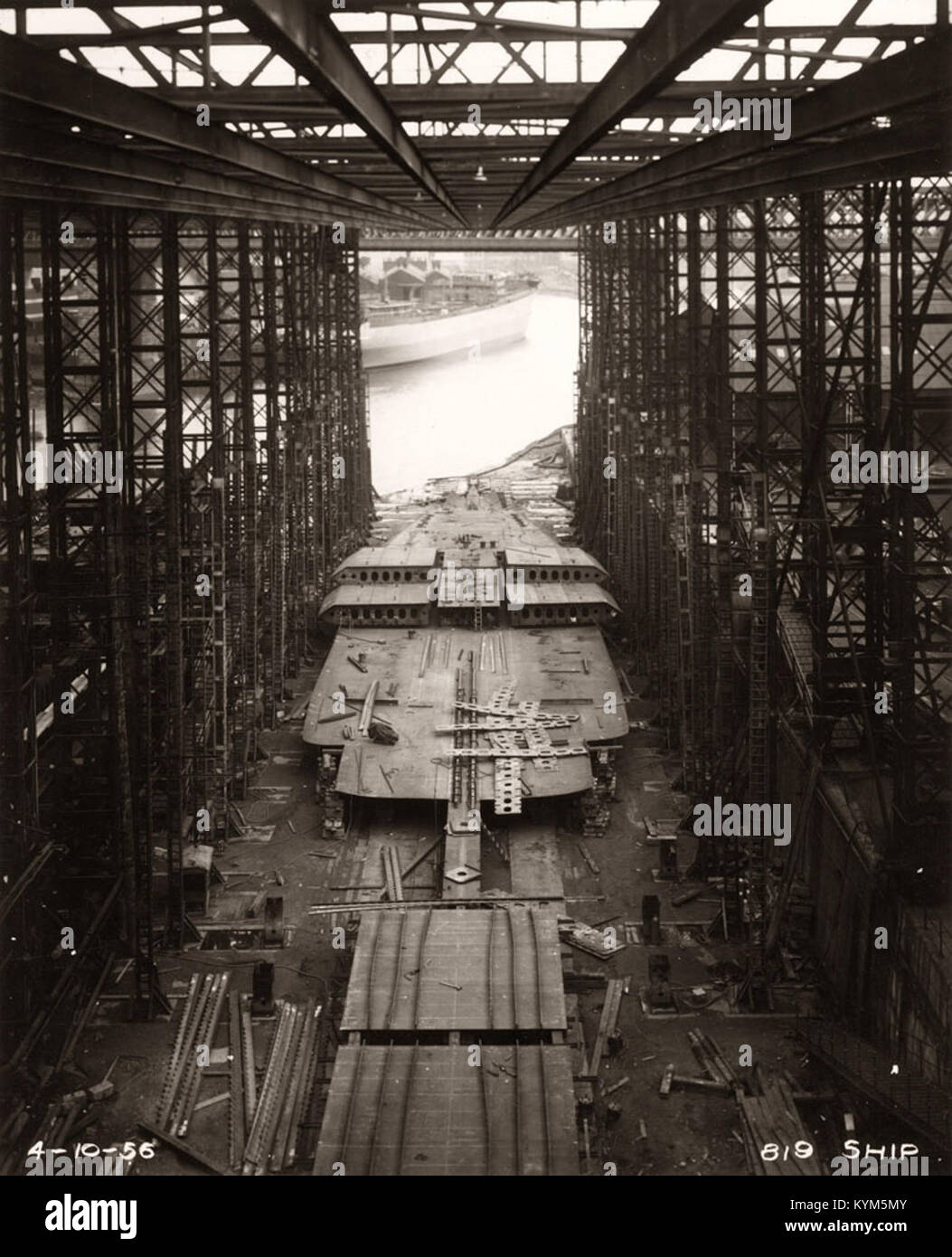 Mark On Ship Hull High Resolution Stock Photography and Images - Alamy