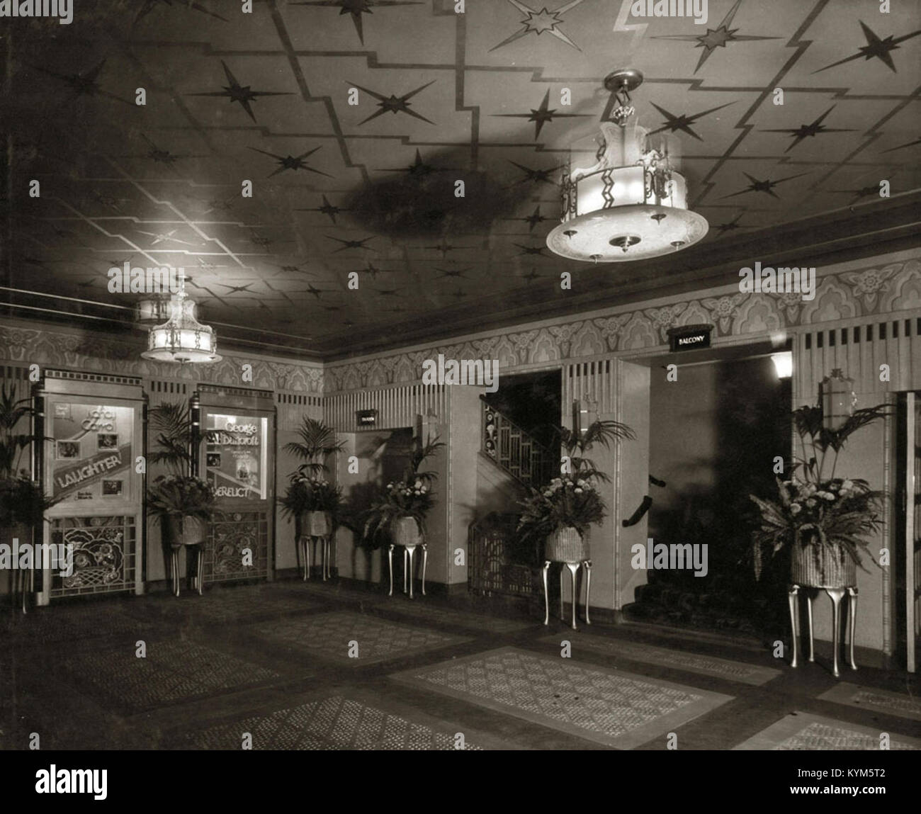 Paramount cinema hi-res stock photography and images - Alamy