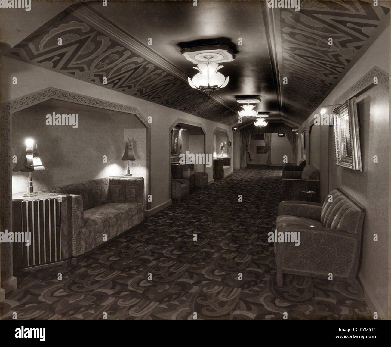 Paramount cinema hi-res stock photography and images - Alamy