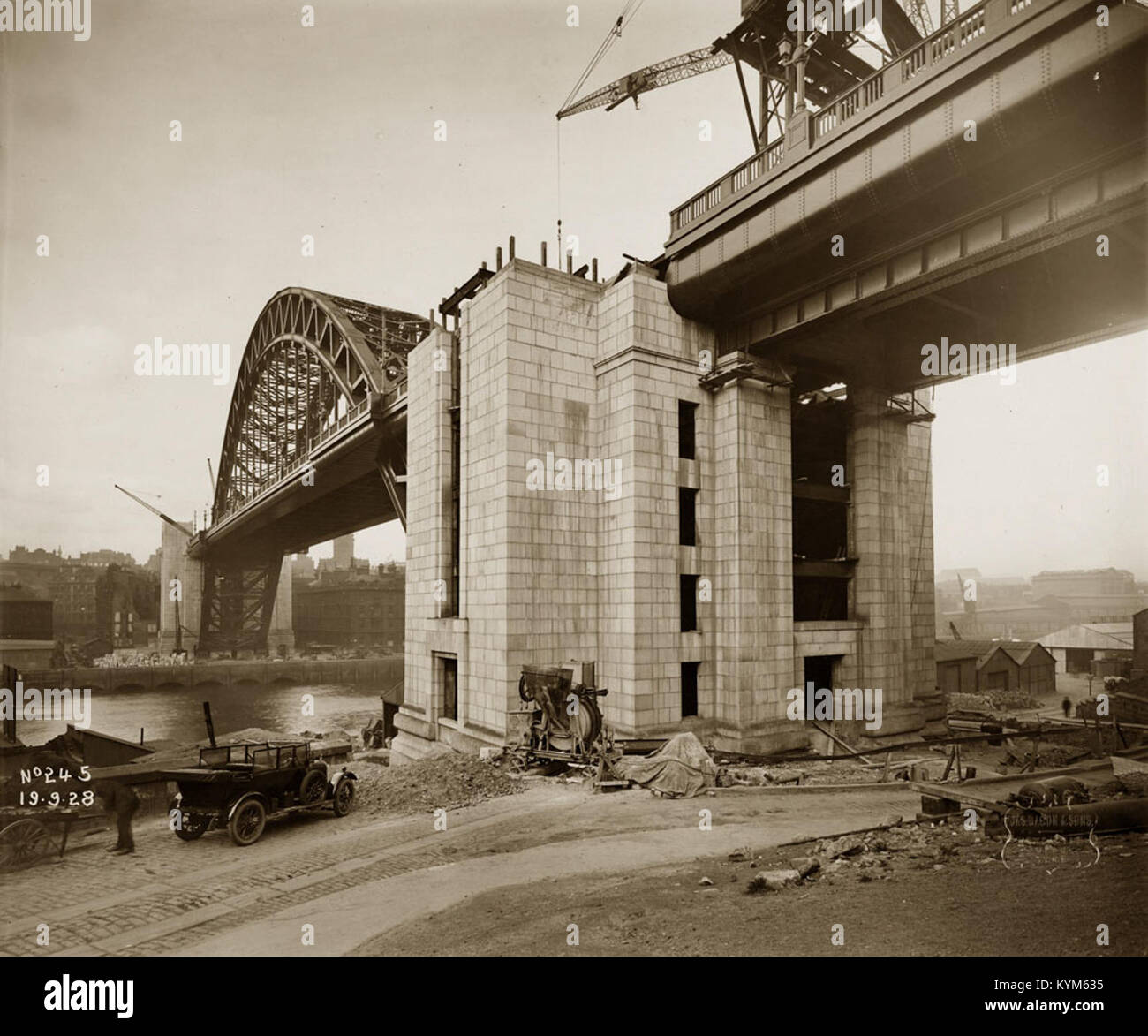 Construction of the Tyne Bridge Towers 38079416782 o Stock Photo - Alamy