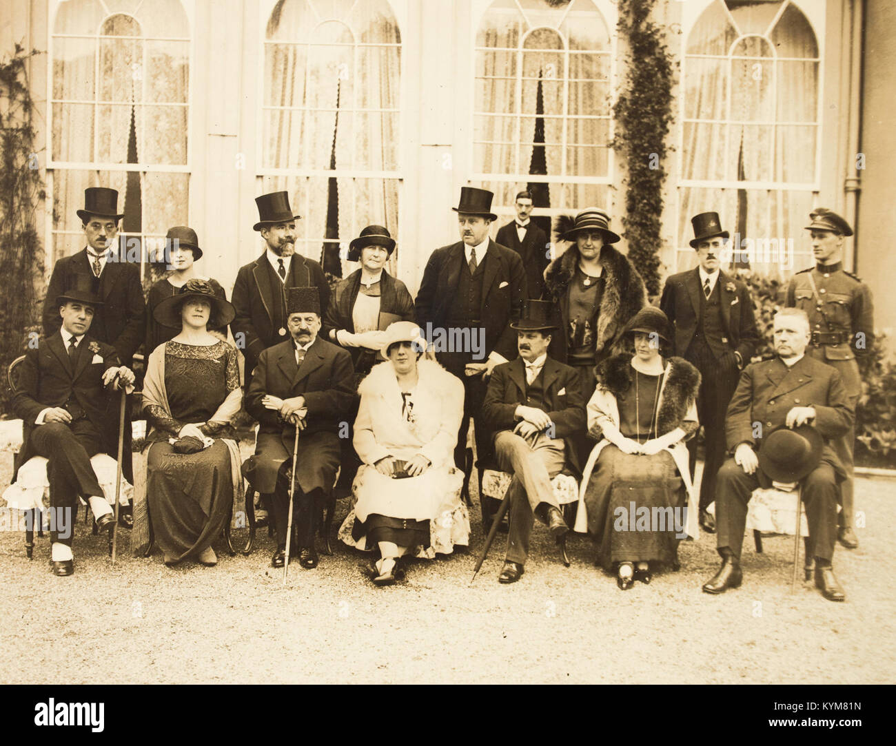 Group of foreign dignitaries hi-res stock photography and images - Alamy