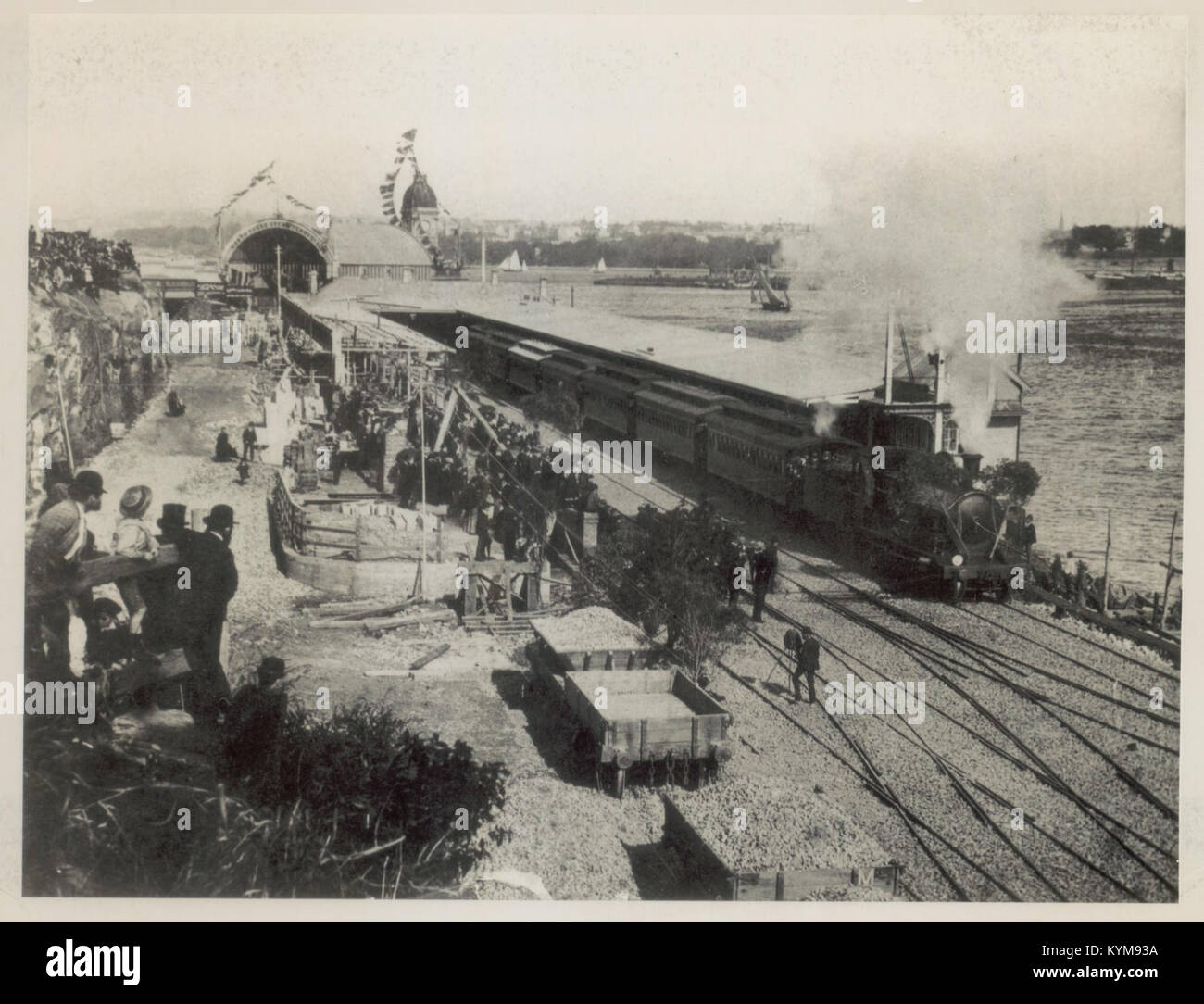 Milsons point station hi-res stock photography and images - Alamy