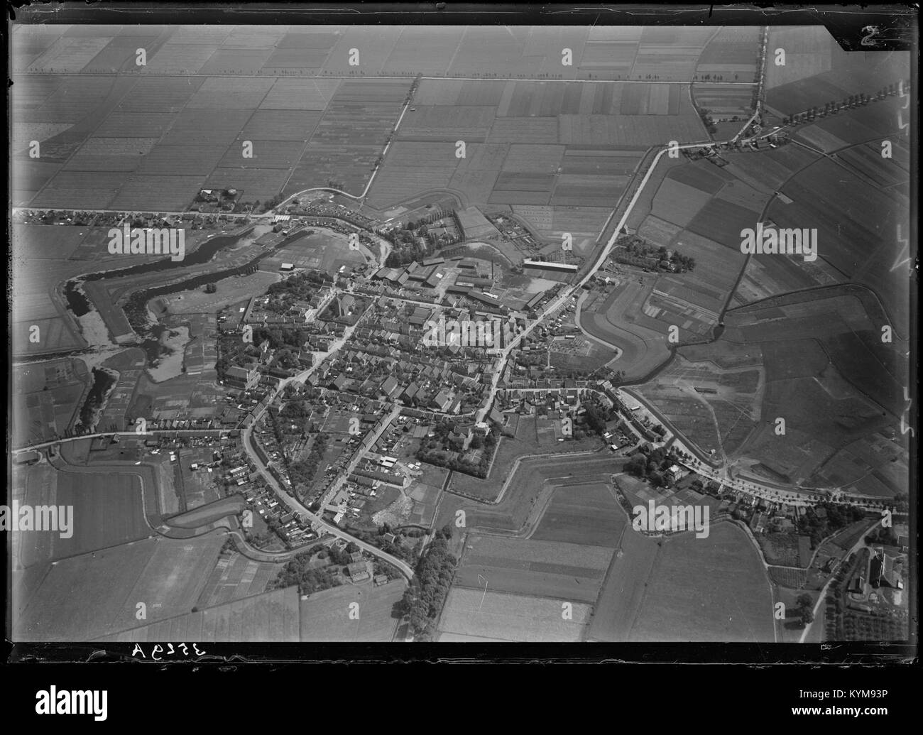 An aerial photograph of Klundert, taken between 1920 and 1940 ...