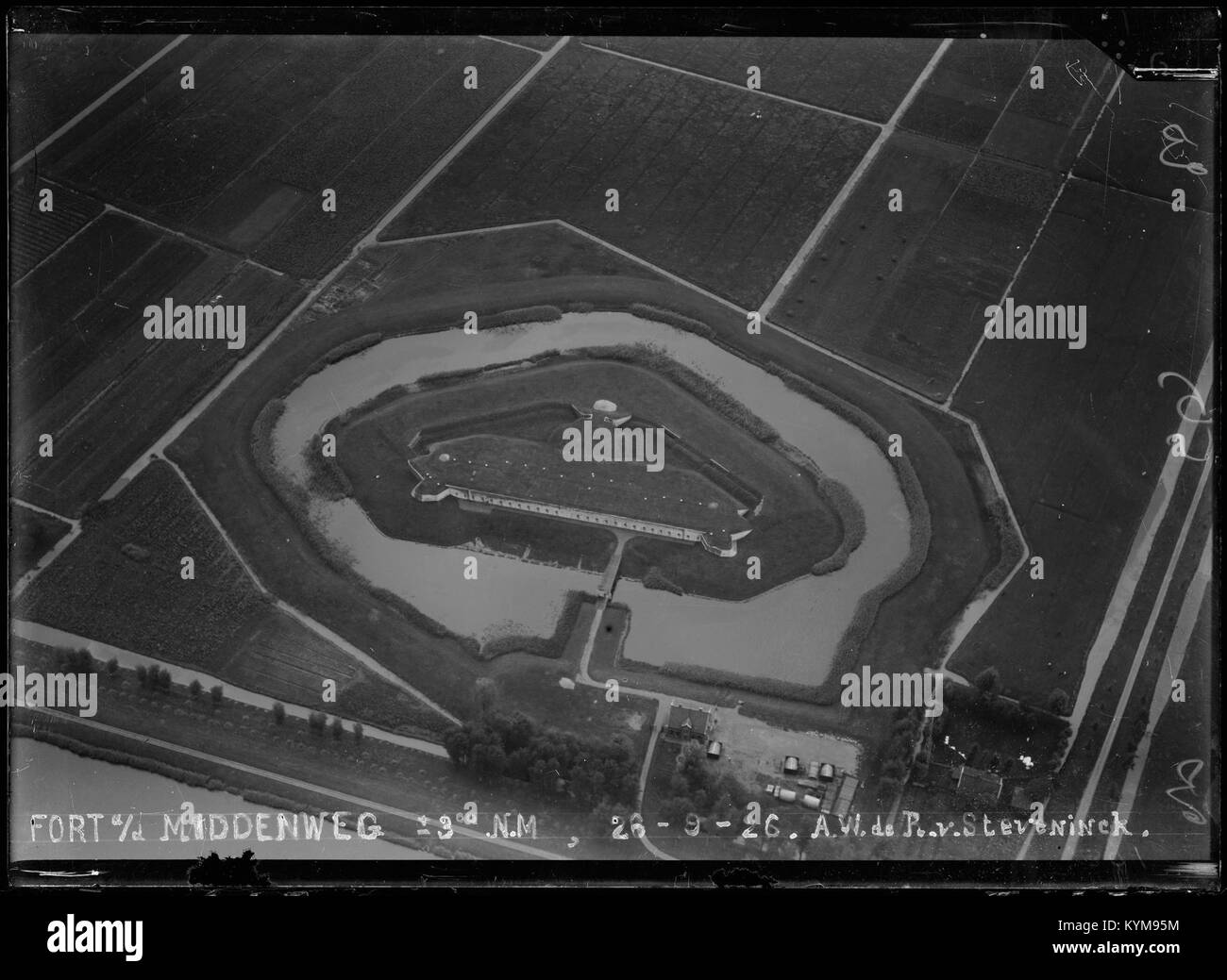 Aerial photograph of Fort aan de Middenweg, taken between 1920 and 1940 ...