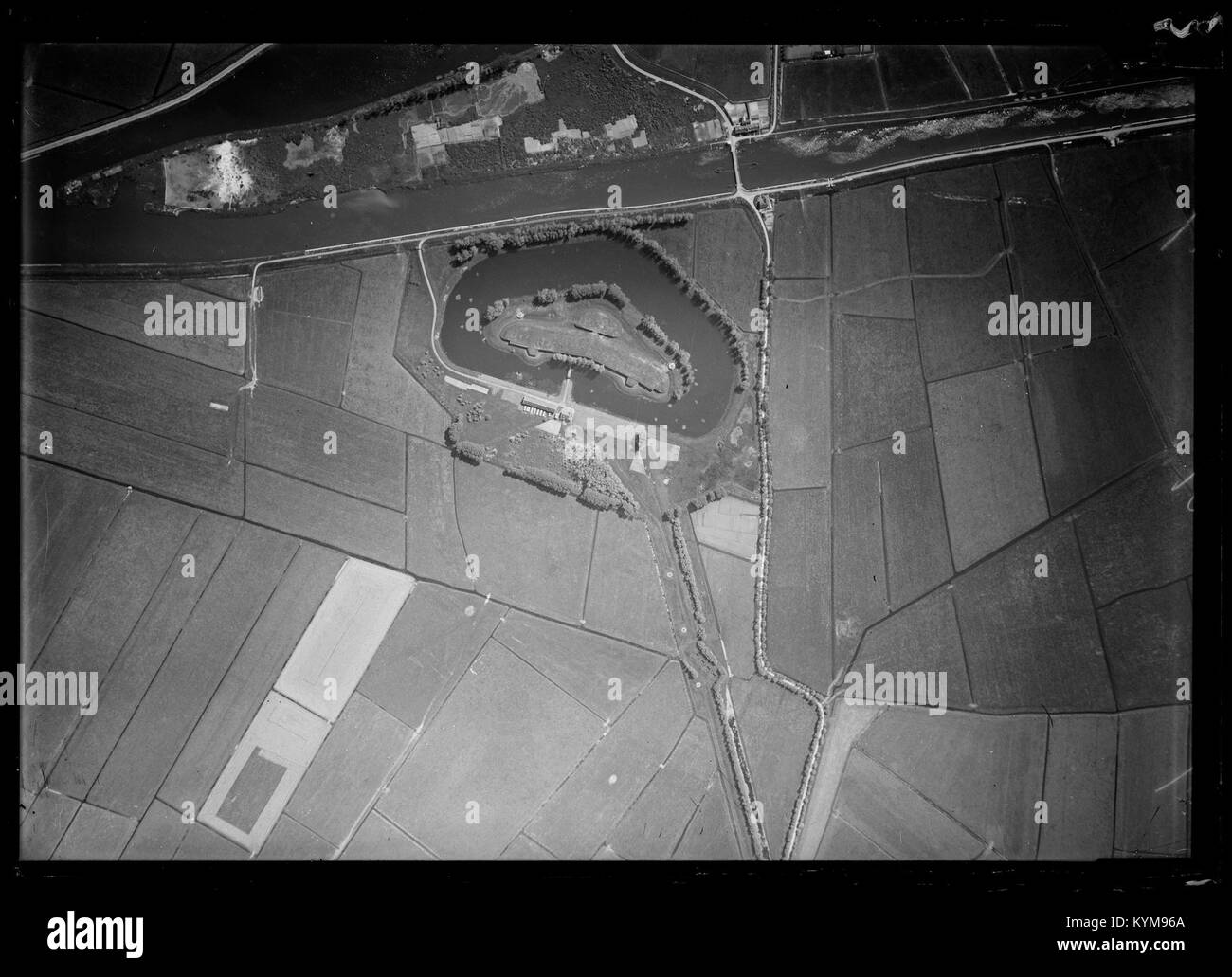 Aerial photograph of Fort bij Nigtevecht, taken between 1920 and 1940 ...