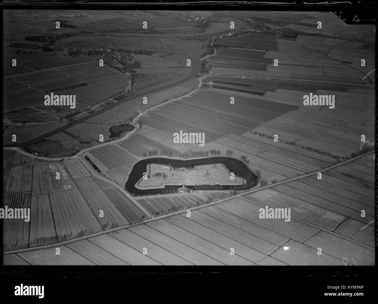 Aerial photograph of Fort aan de Nieuwe Steeg, taken between 1920 and ...